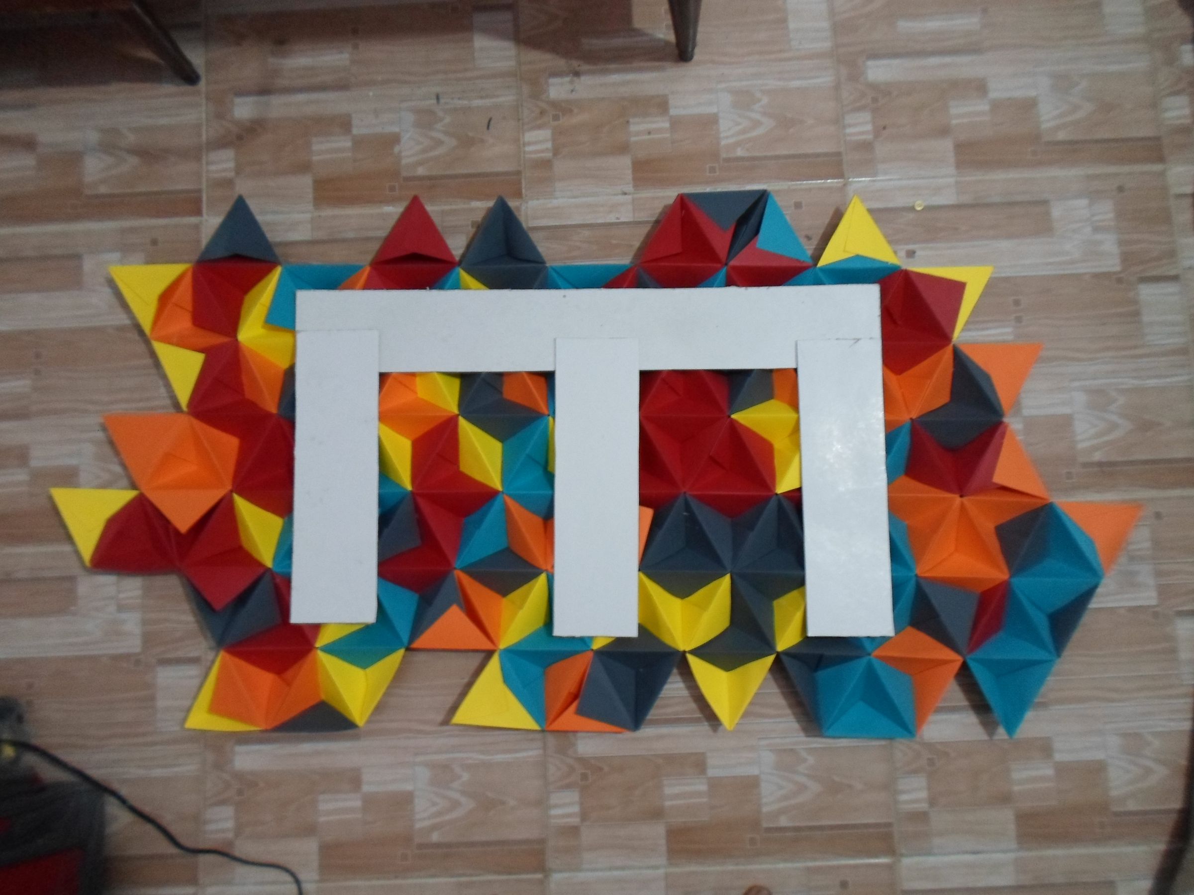 Abstract Origami Wall Decor : 7 Steps (with Pictures) - Instructables