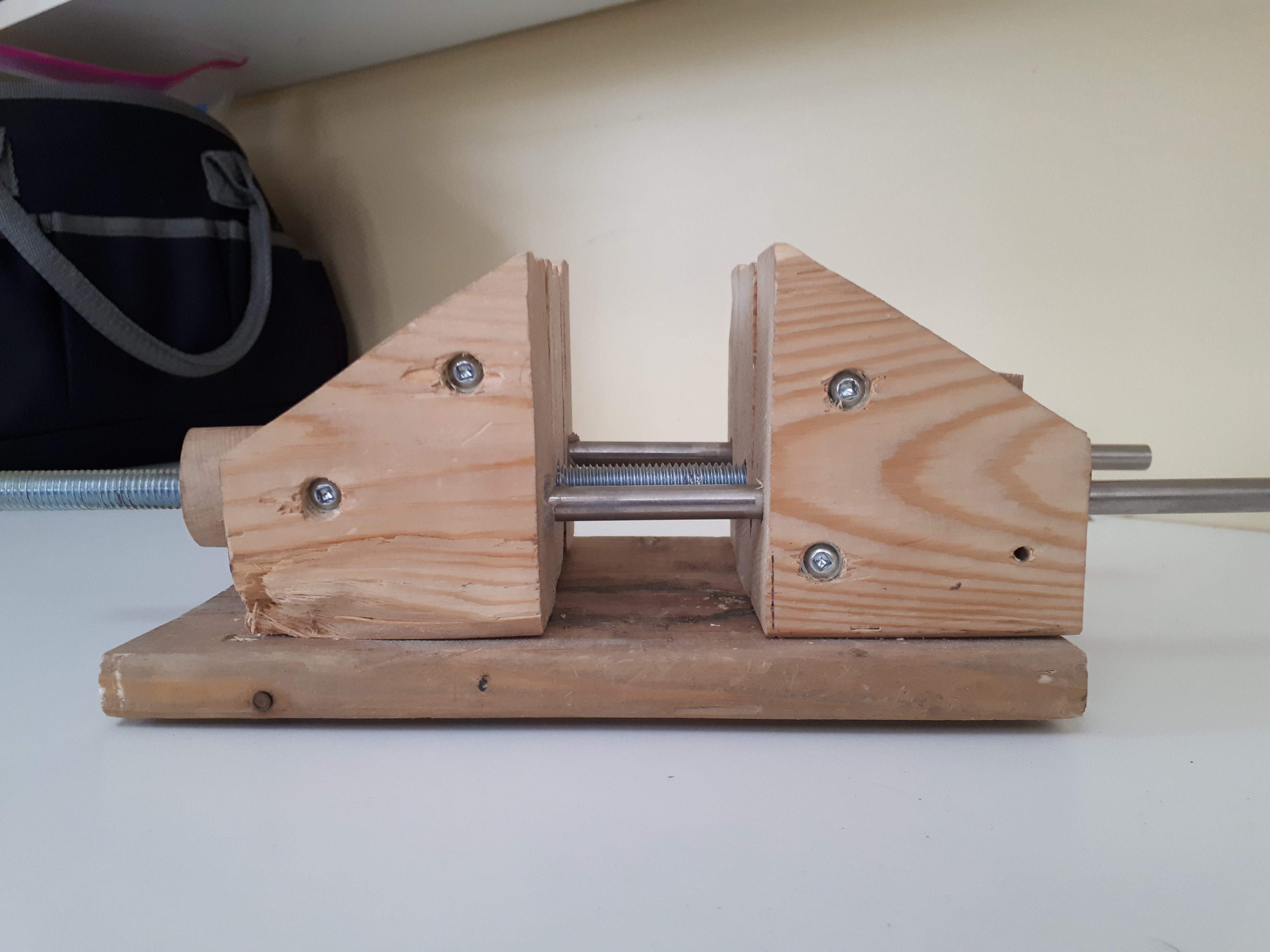 Simple Vise for Beginners (Minimal Tools) : 9 Steps - Instructables