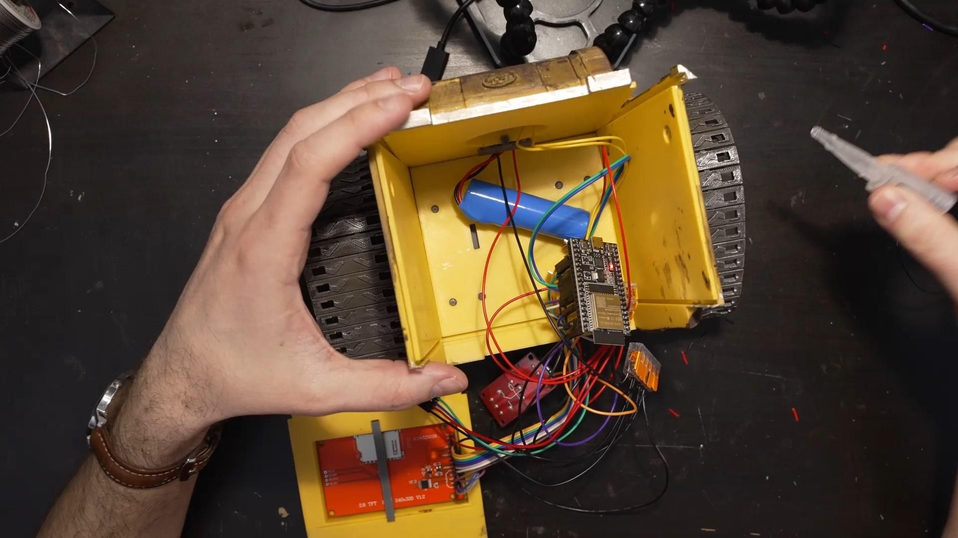 WALL-E Clock & Lamp : 24 Steps (with Pictures) - Instructables