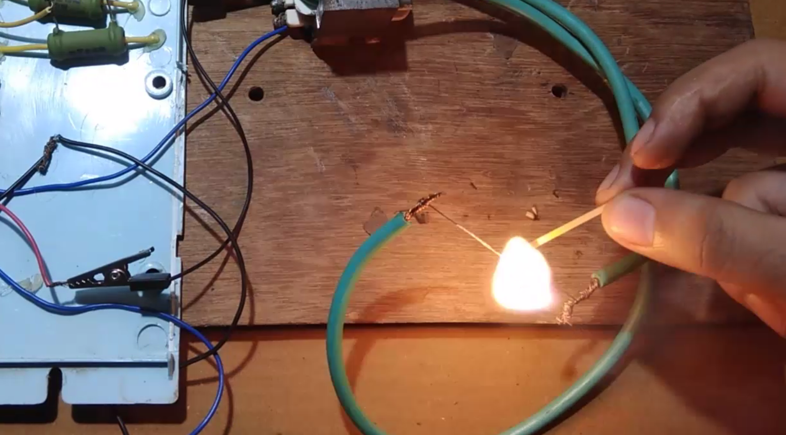 How to Make a 1 Amp to 50 Amps Current Boost Inverter Circuit DIY : 4 ...