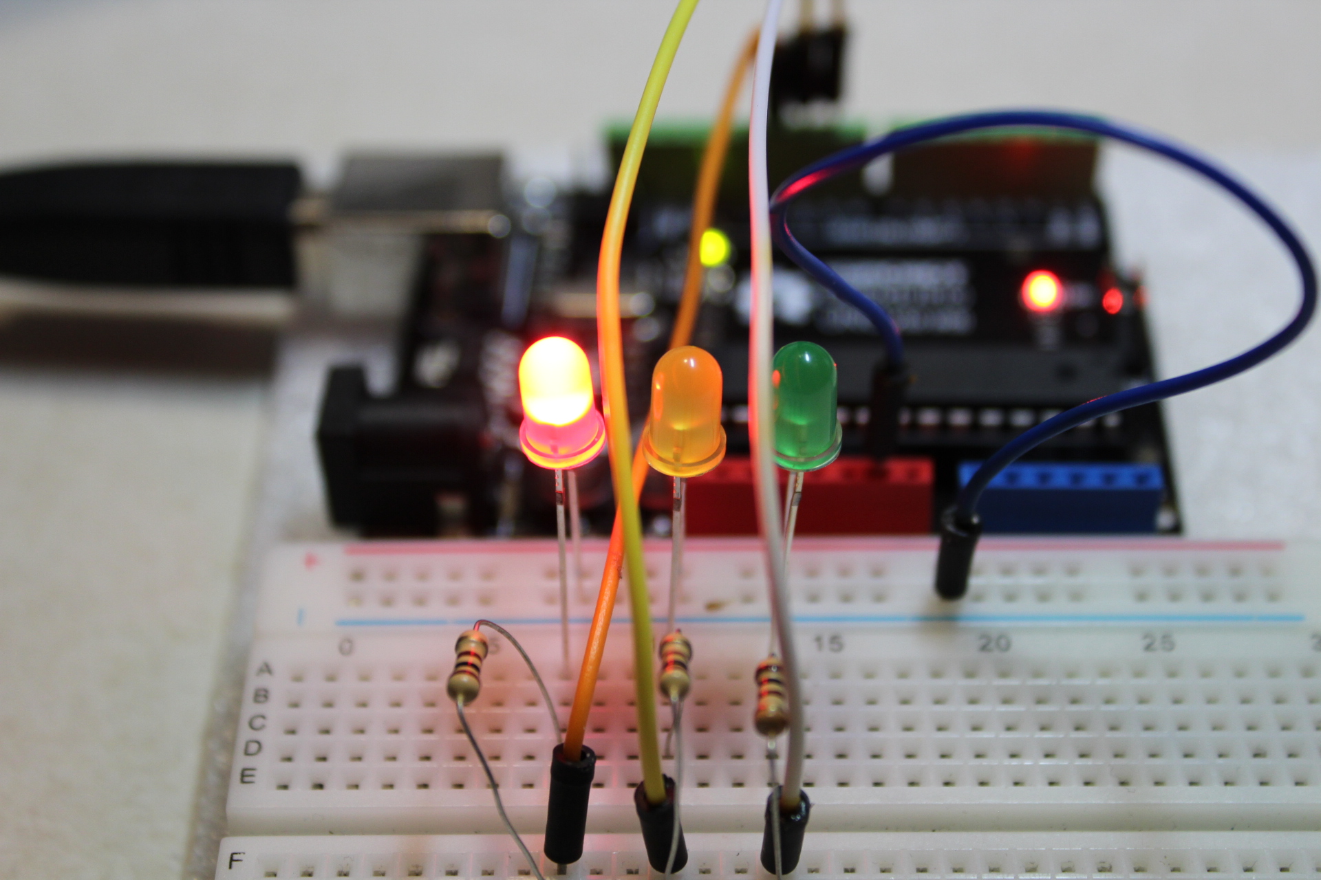 Traffic Light Model : 4 Steps (with Pictures) - Instructables