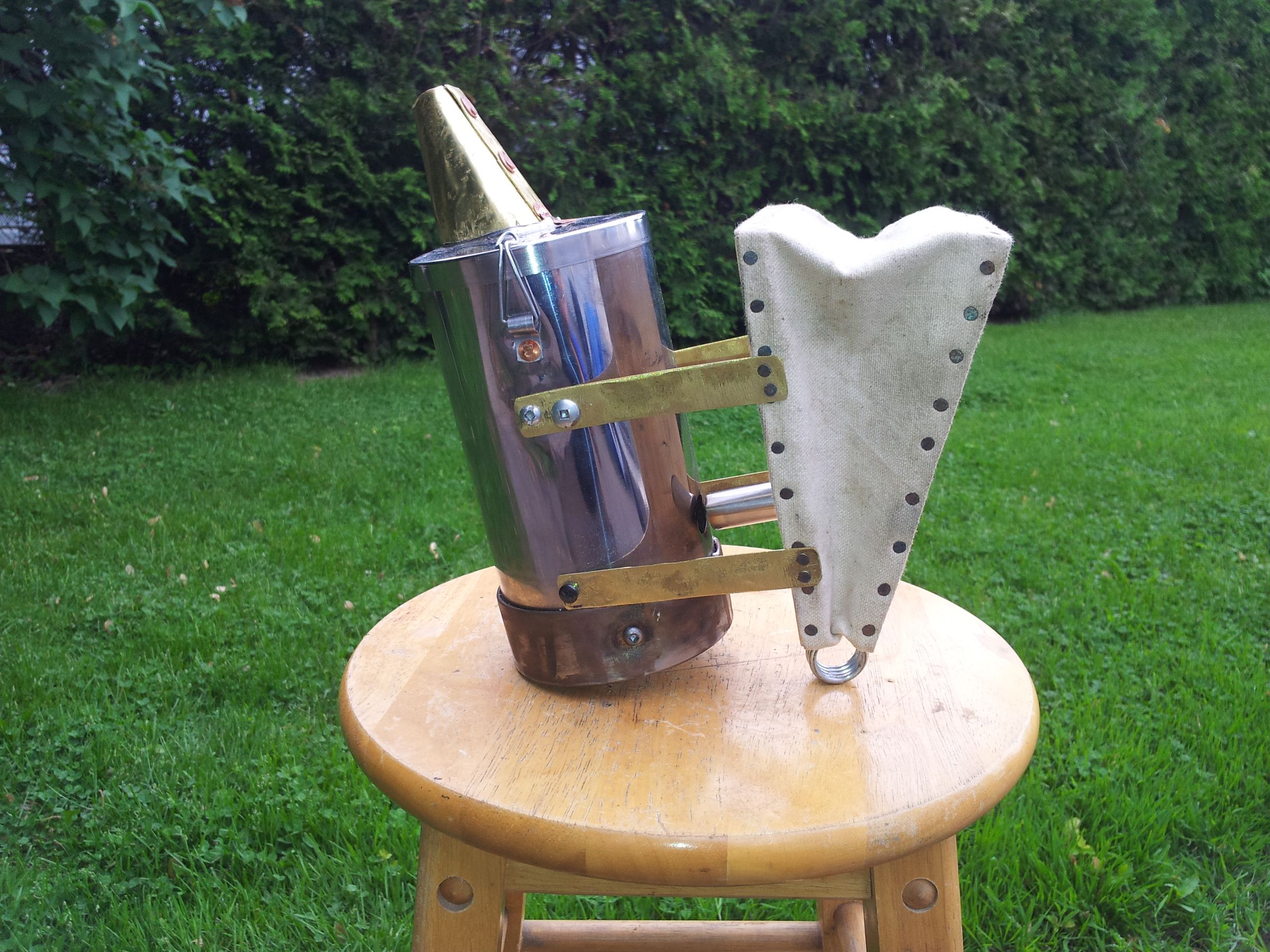 Bellows Bee Smoker for the Home Apiarist : 8 Steps (with Pictures ...