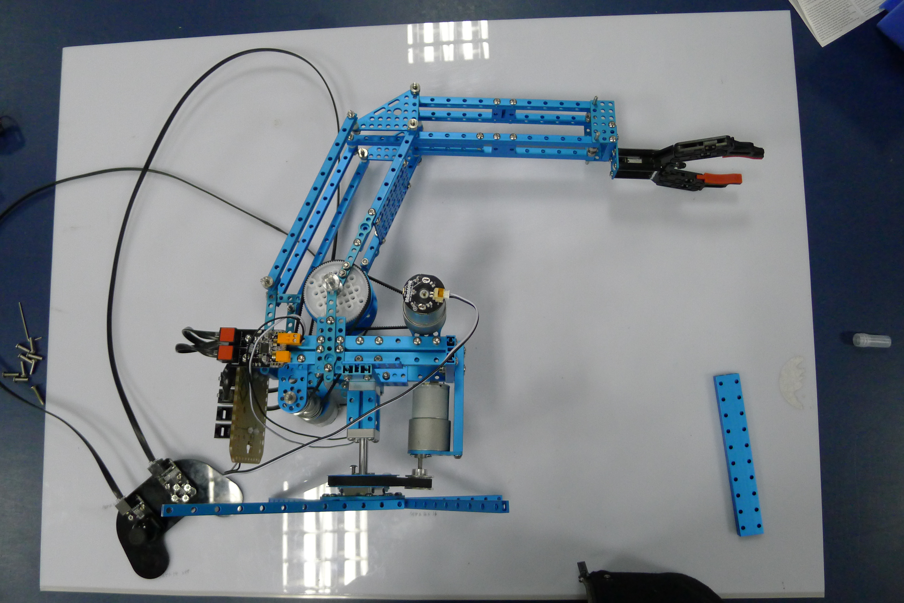 Building Robotic Arm With Makeblock Parts : 4 Steps - Instructables