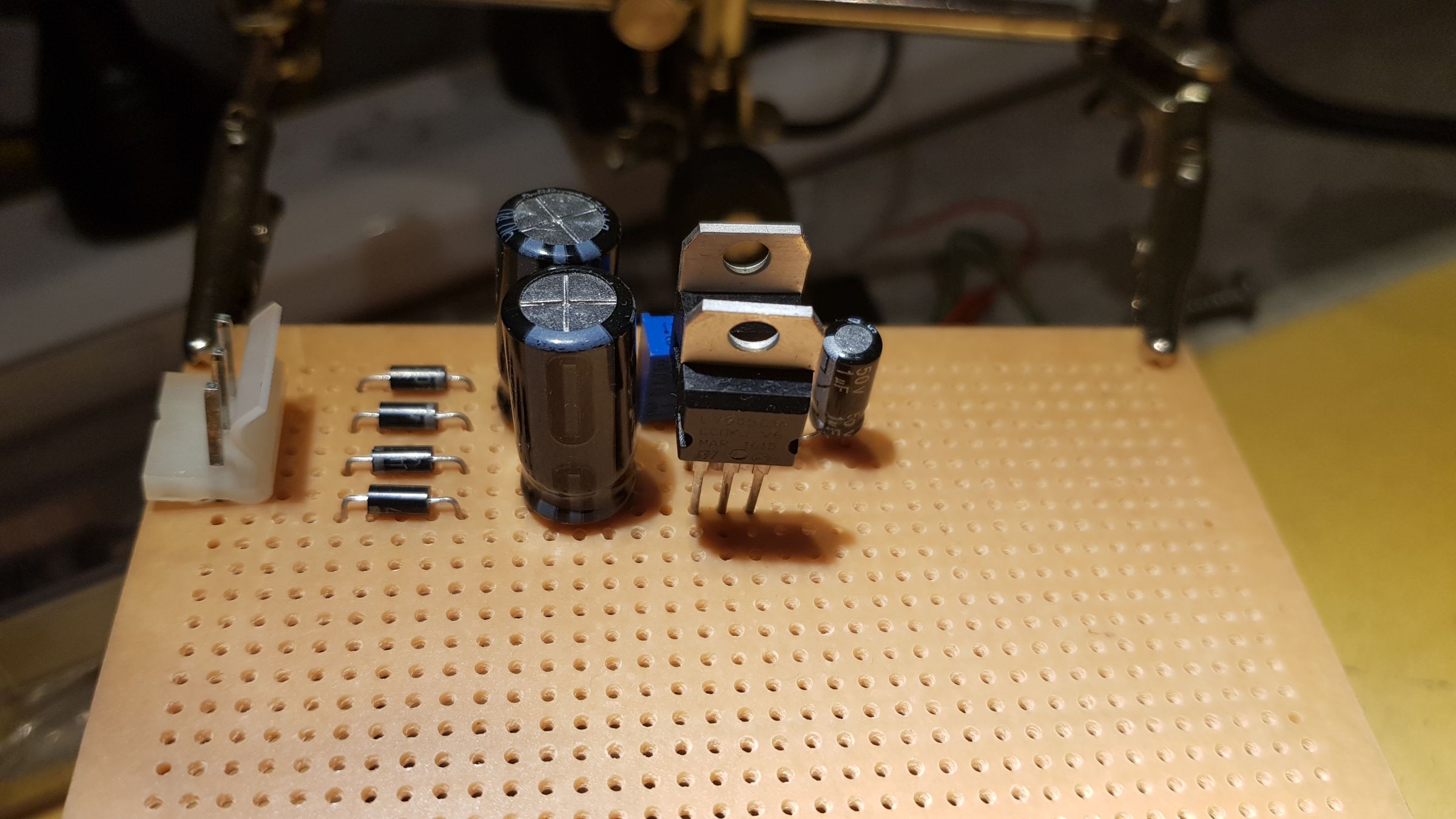 Simple Split Power Supply 5V : 4 Steps - Instructables
