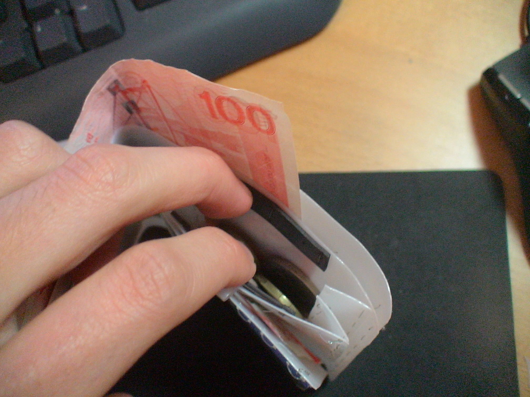 Recycled Plastic Wallet [Its FREE] : 4 Steps - Instructables