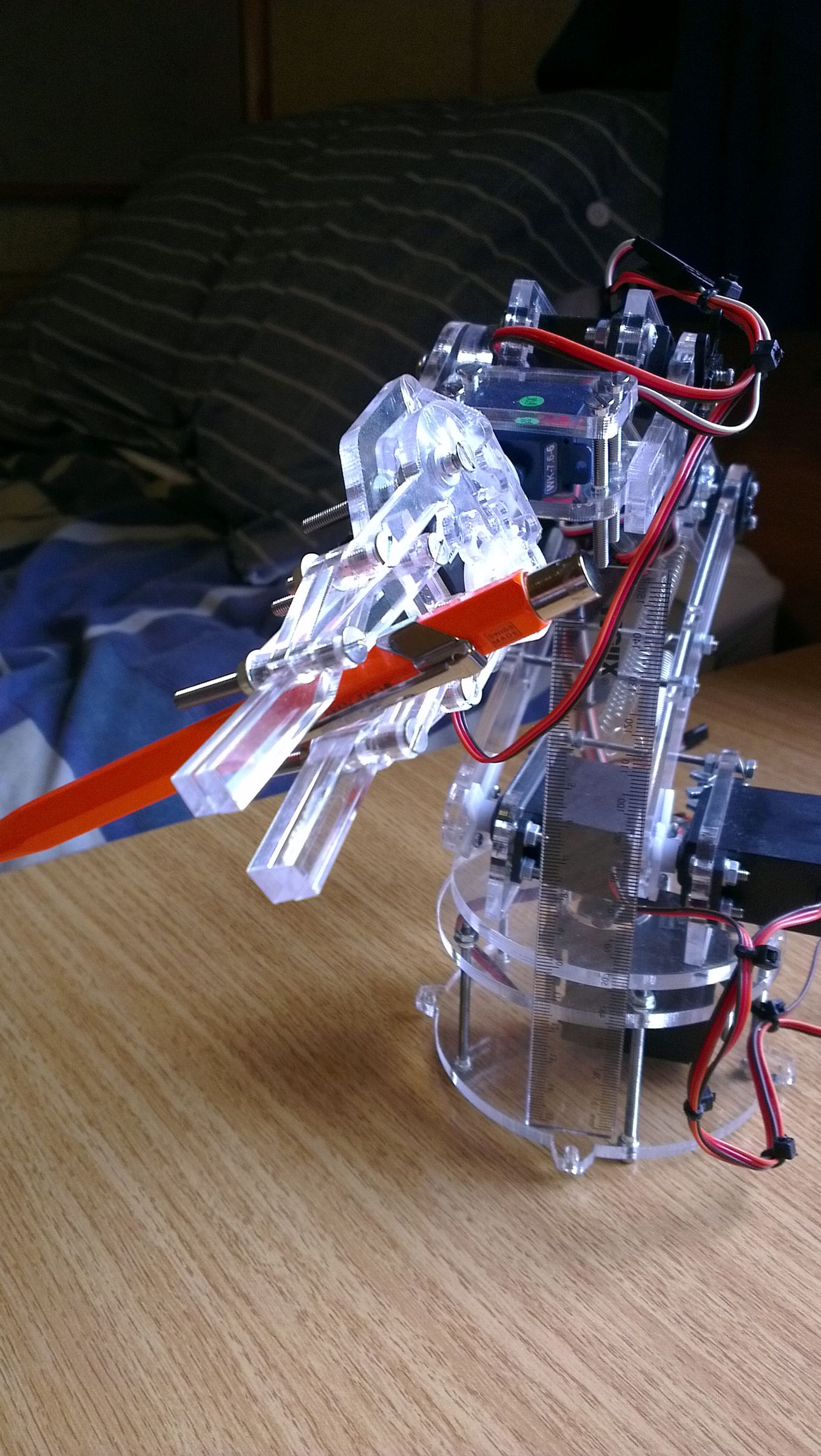 Checkers the Seven Servo Robot Arm! : 8 Steps (with Pictures ...