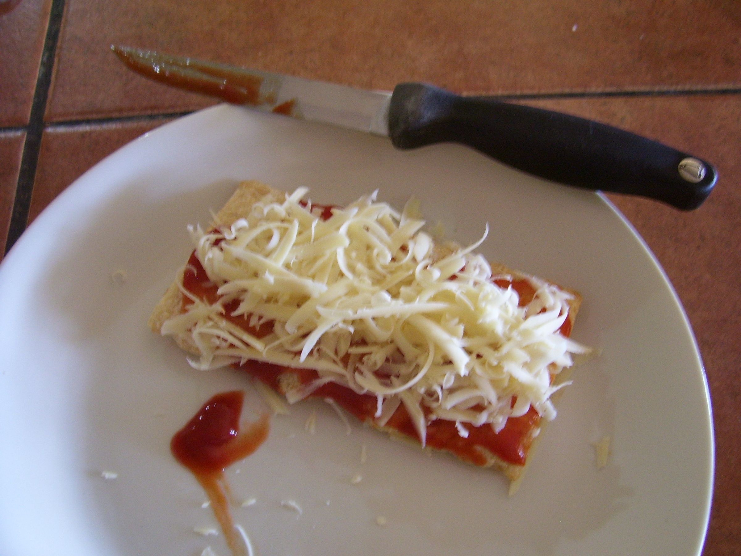 The Cracker Bread Pizza : 4 Steps - Instructables