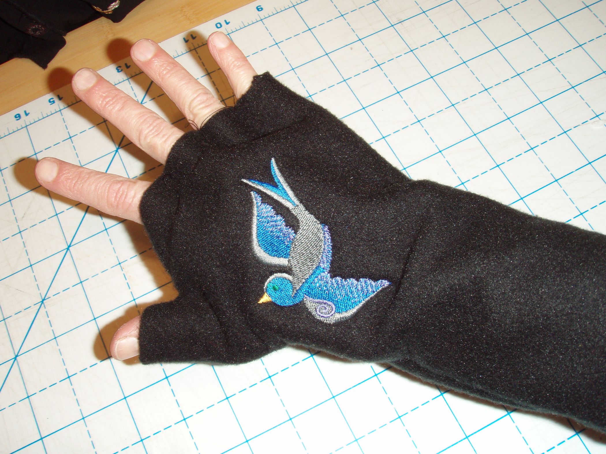 Warm Fingerless Mittens : 7 Steps (with Pictures) - Instructables