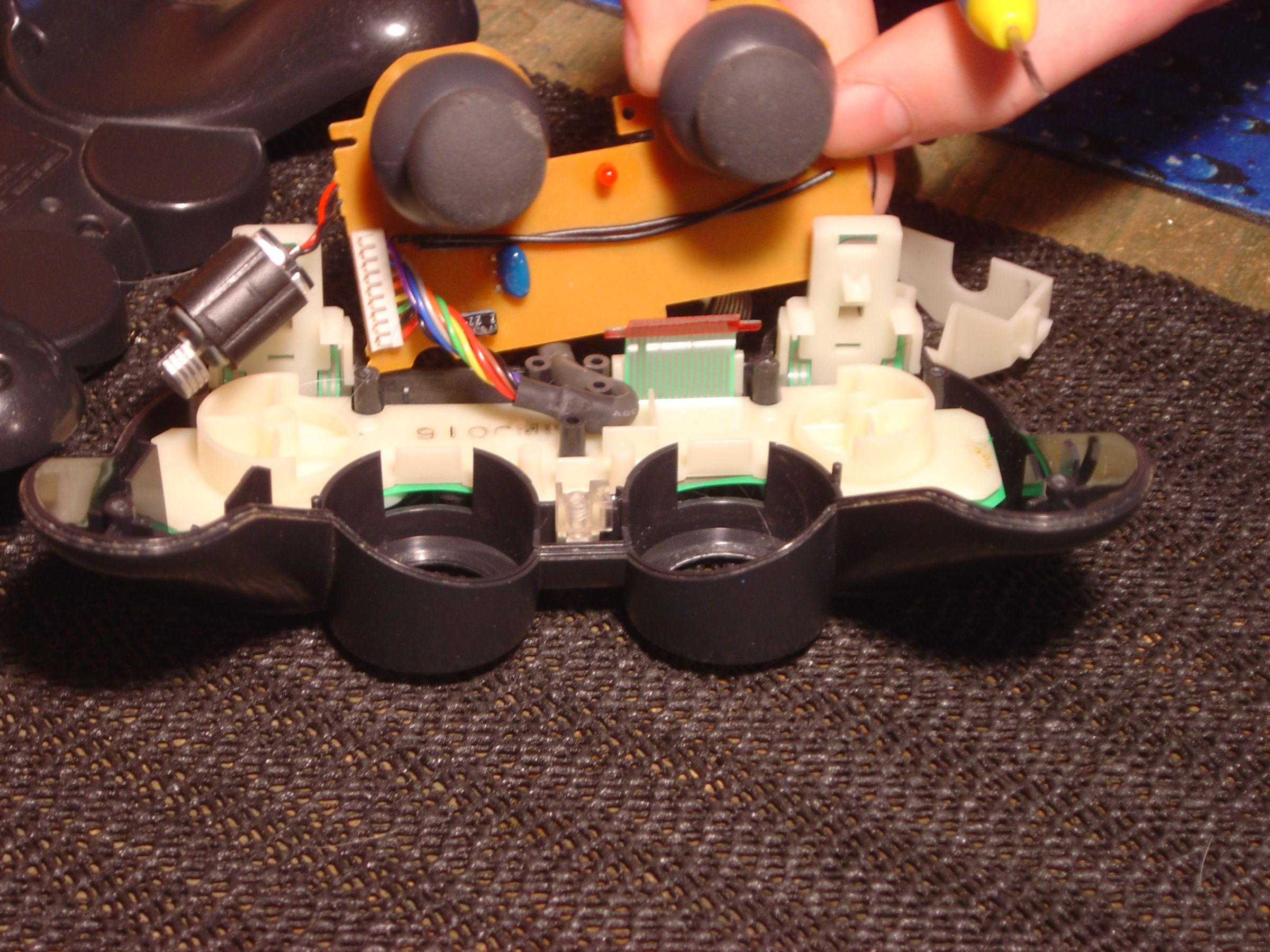 Clean Your DualShock Controller : 9 Steps - Instructables