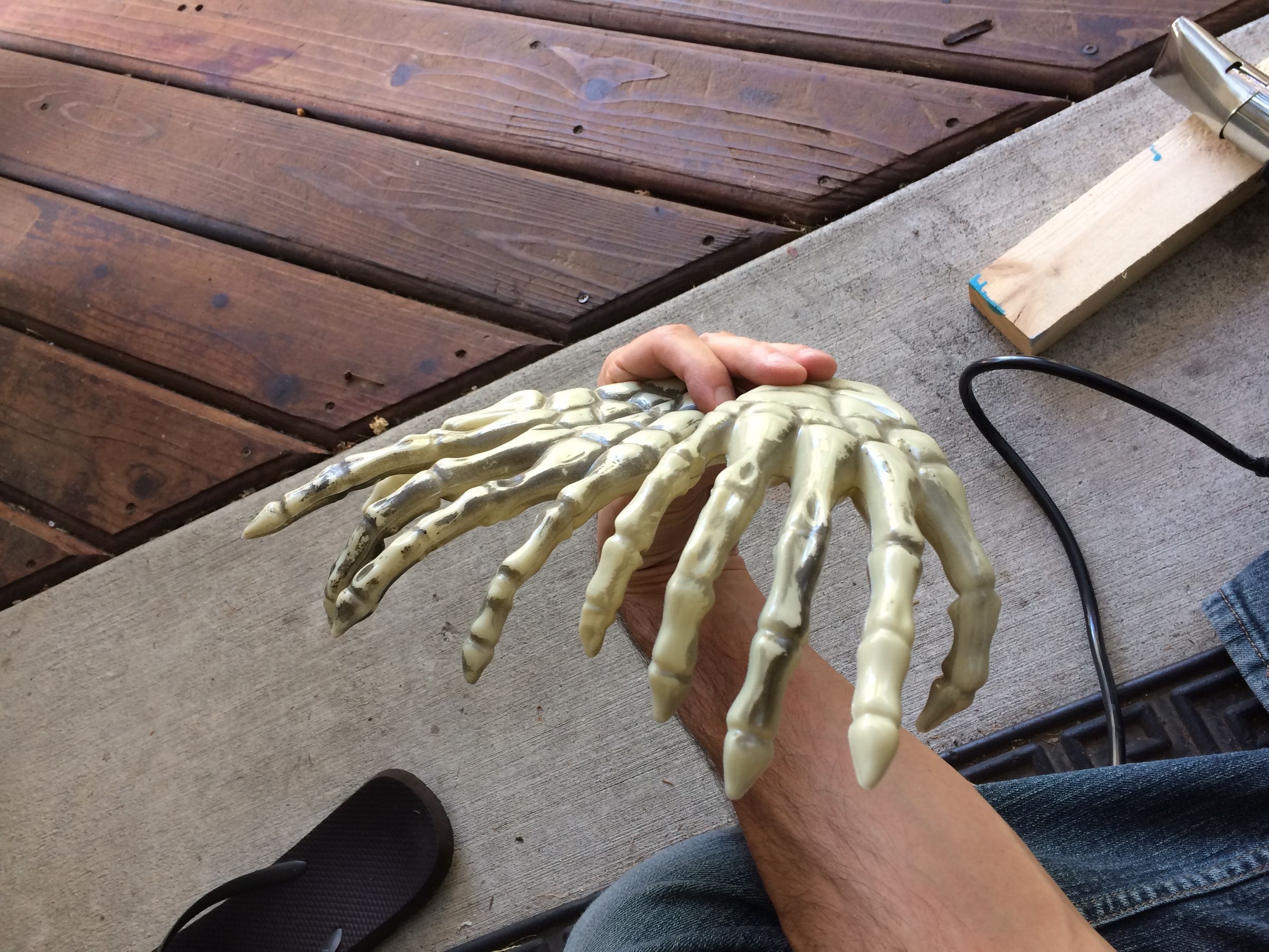 Quick and Spooky: Improving Dollar Store Skeleton Hands With a Heat Gun ...