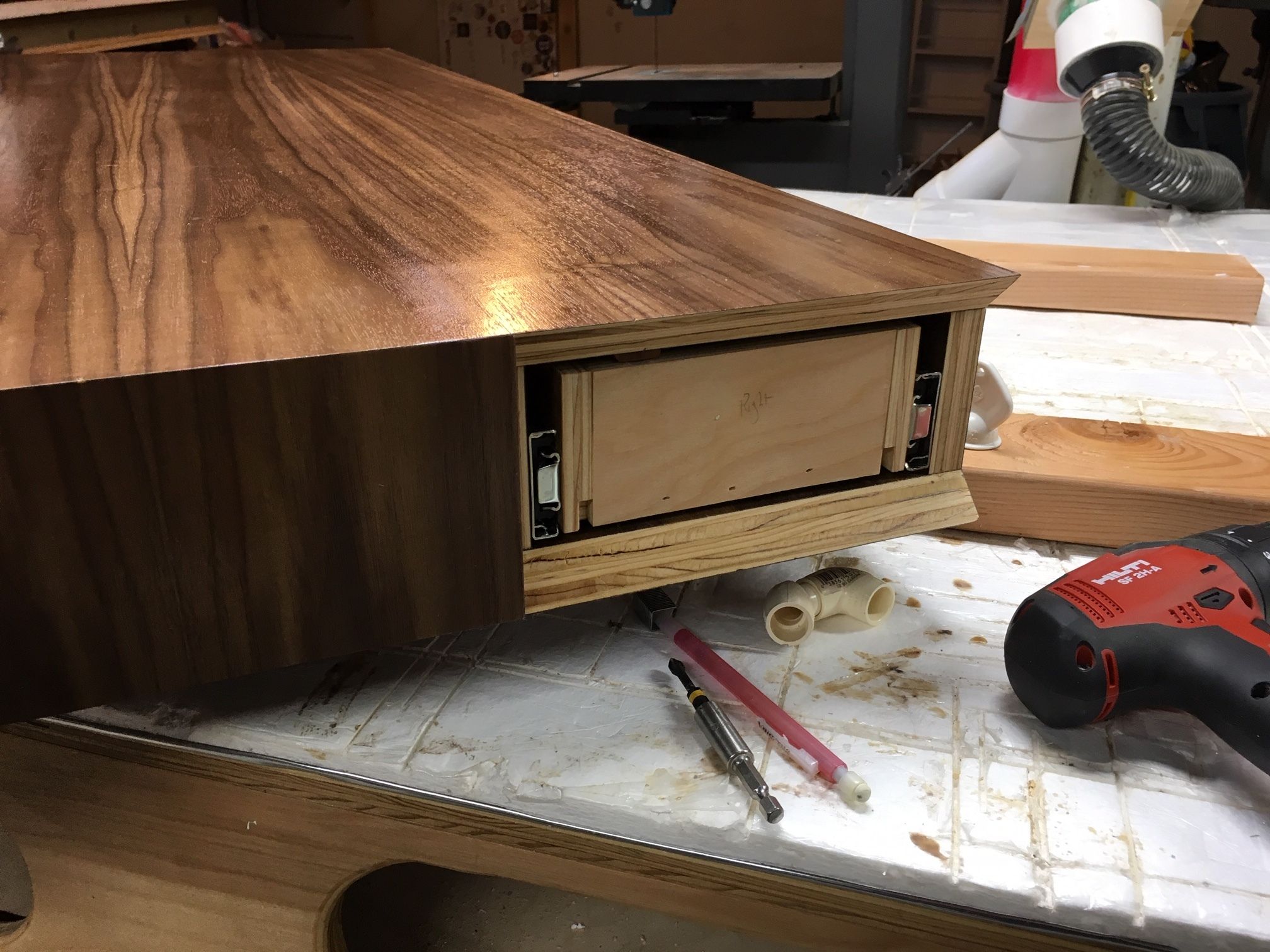 Stand Up Desk With a Secret : 10 Steps (with Pictures) - Instructables