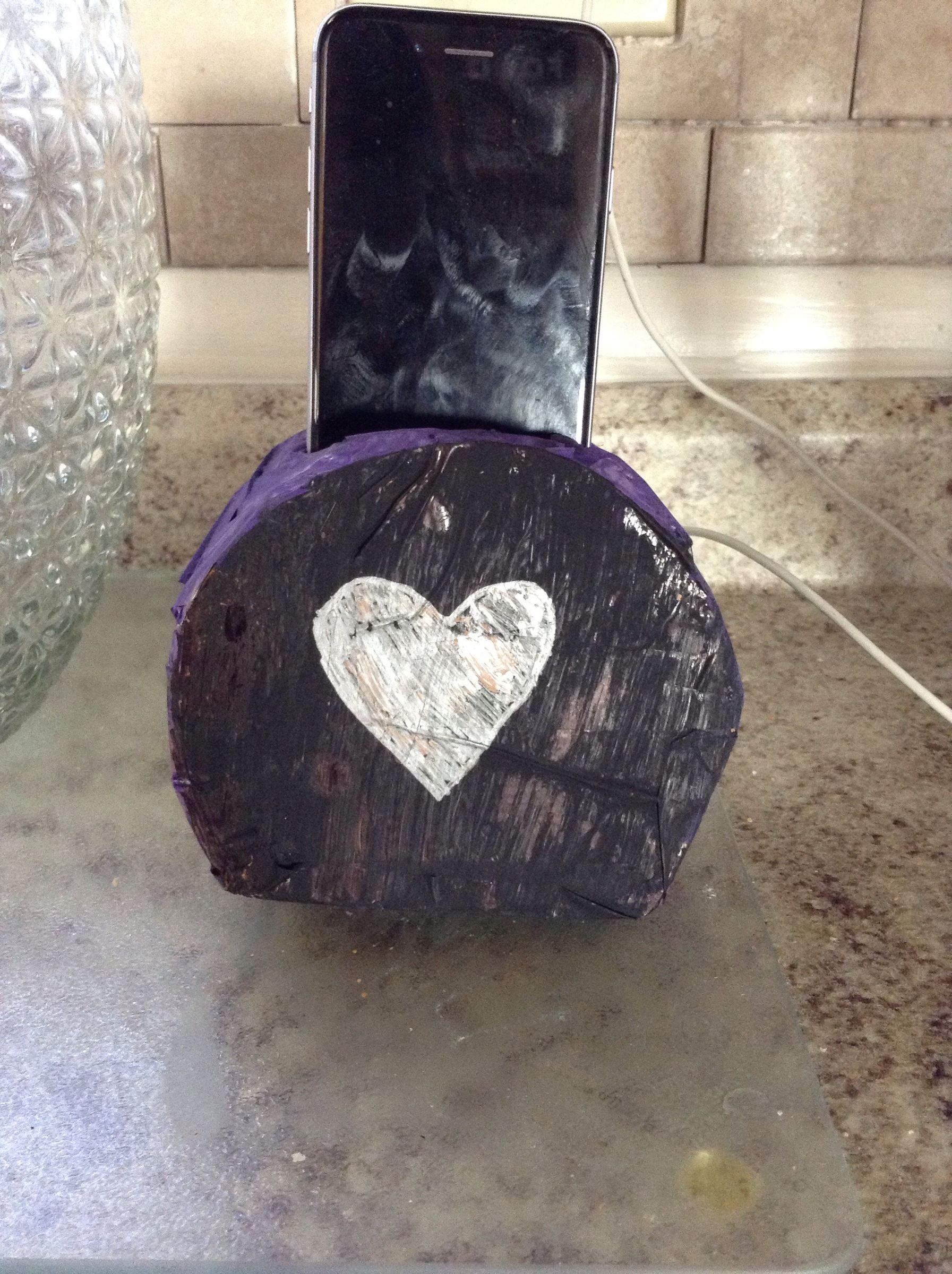 Diy Phone Charger/holder : 5 Steps - Instructables