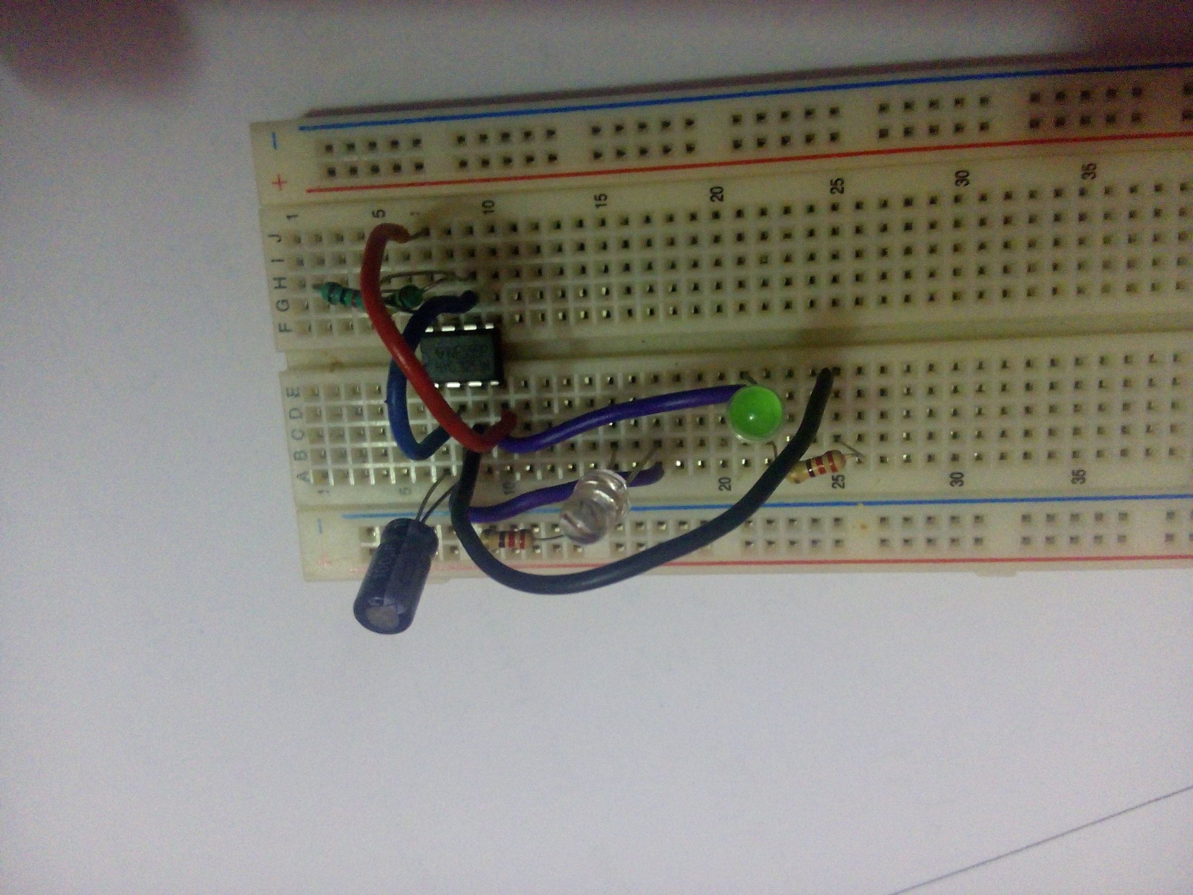 Simple Alternate LED Flashing Using 555 Timer : 3 Steps - Instructables