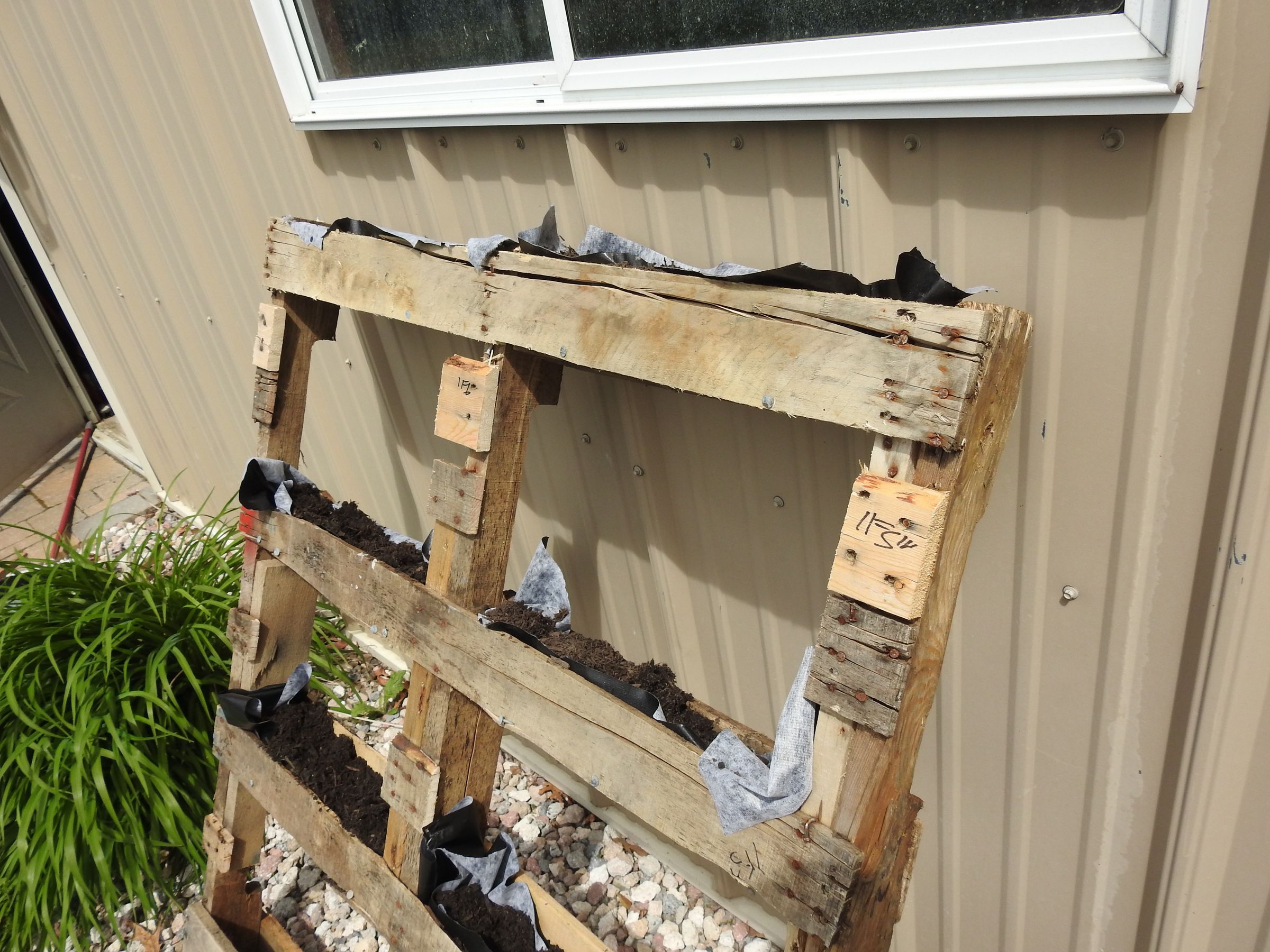 Pallet Flower Box : 8 Steps - Instructables