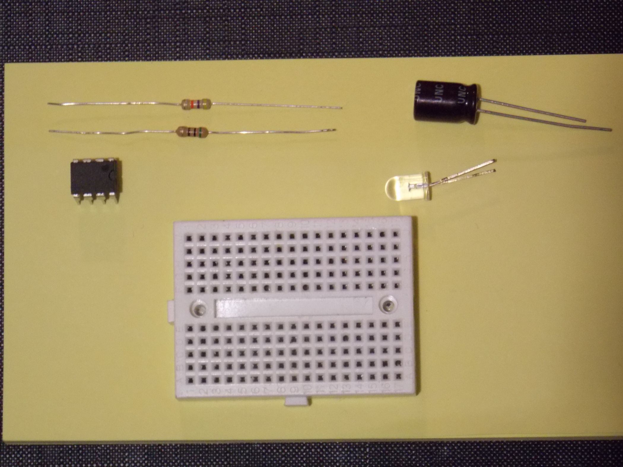 555 Timer Flashing Led : 3 Steps - Instructables