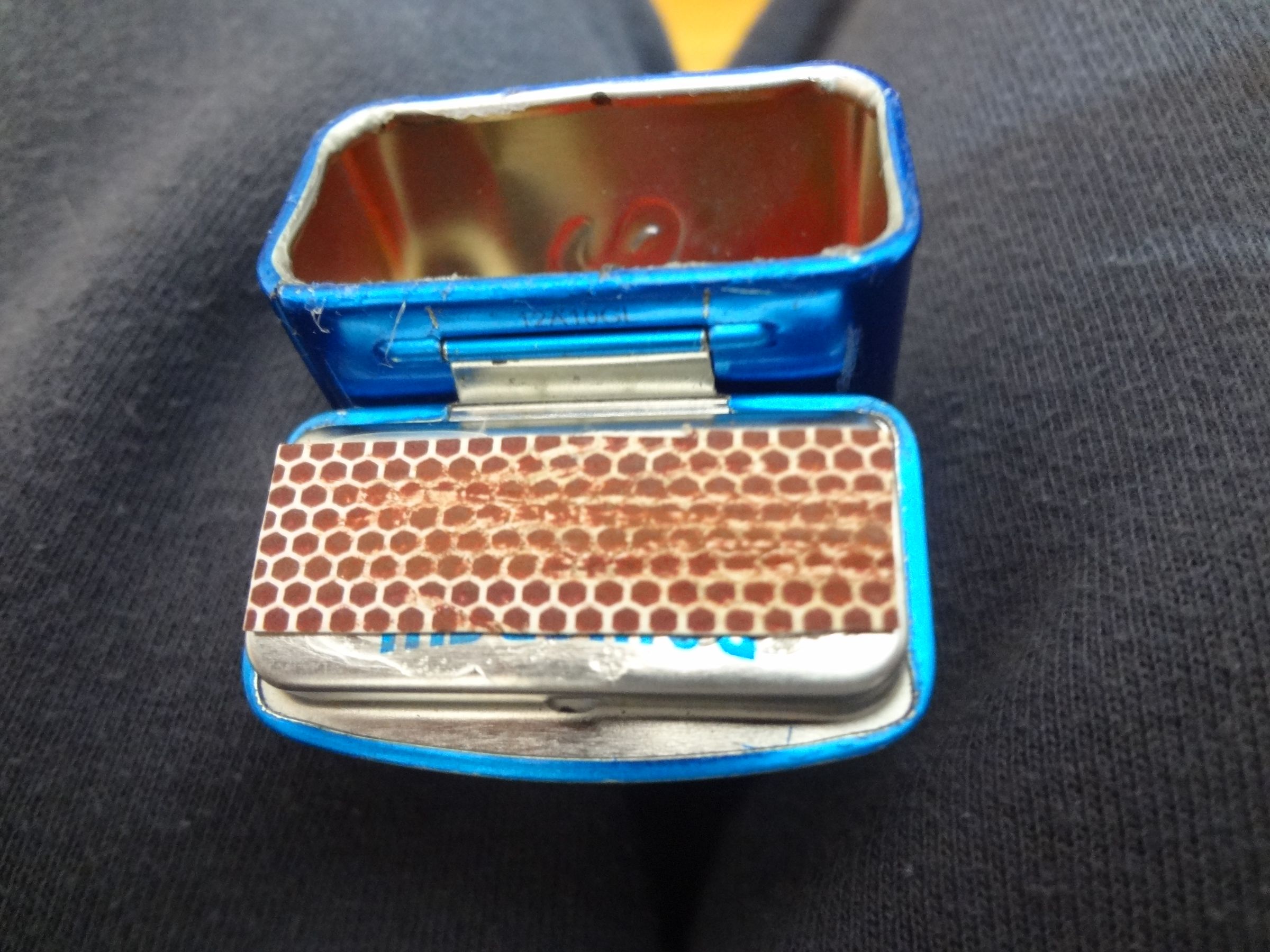 How to Make a Water Proof Match Box From a Mint Tin : 5 Steps ...
