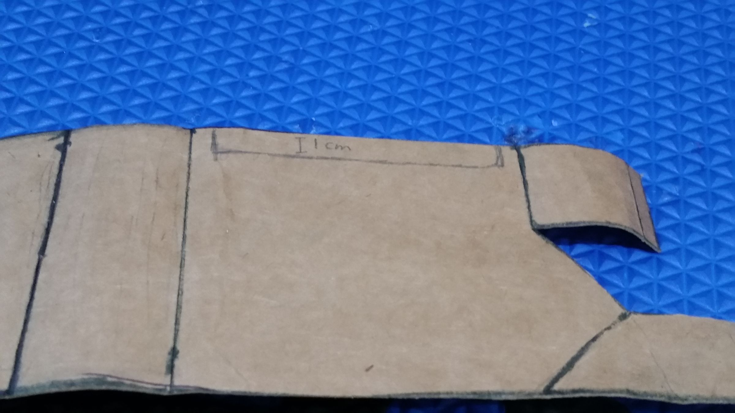 Working Cardboard Mandalorian Gauntlet: How to Make It : 14 Steps (with ...