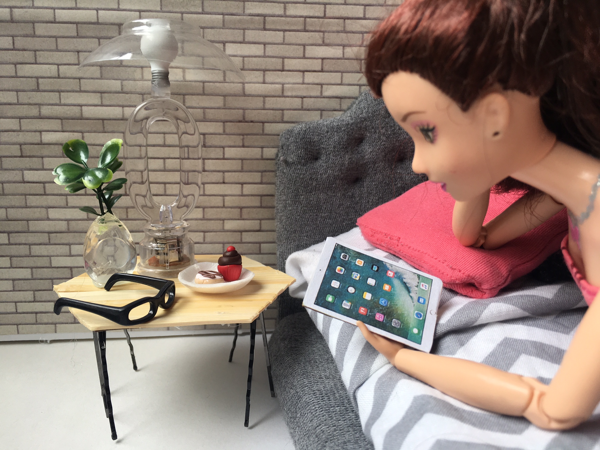 Barbie's Side Table : 6 Steps (with Pictures) - Instructables