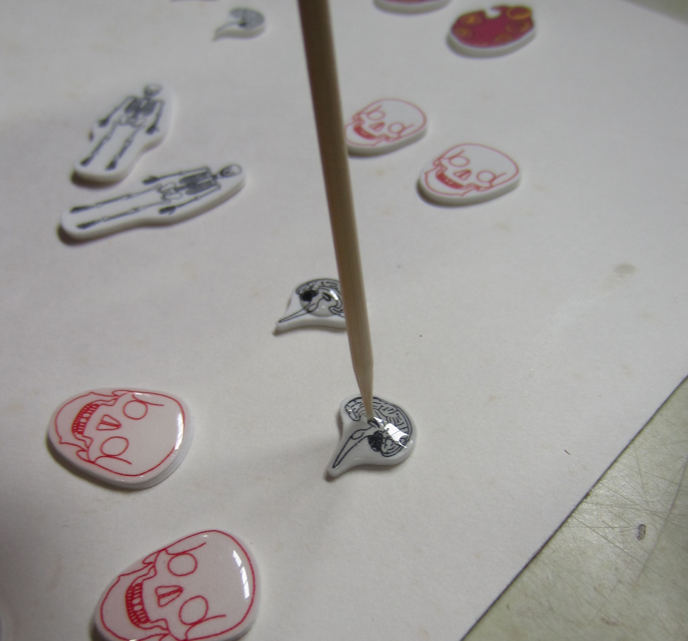 Jewellery With Shrinky Dinks and Doming Resin : 6 Steps - Instructables