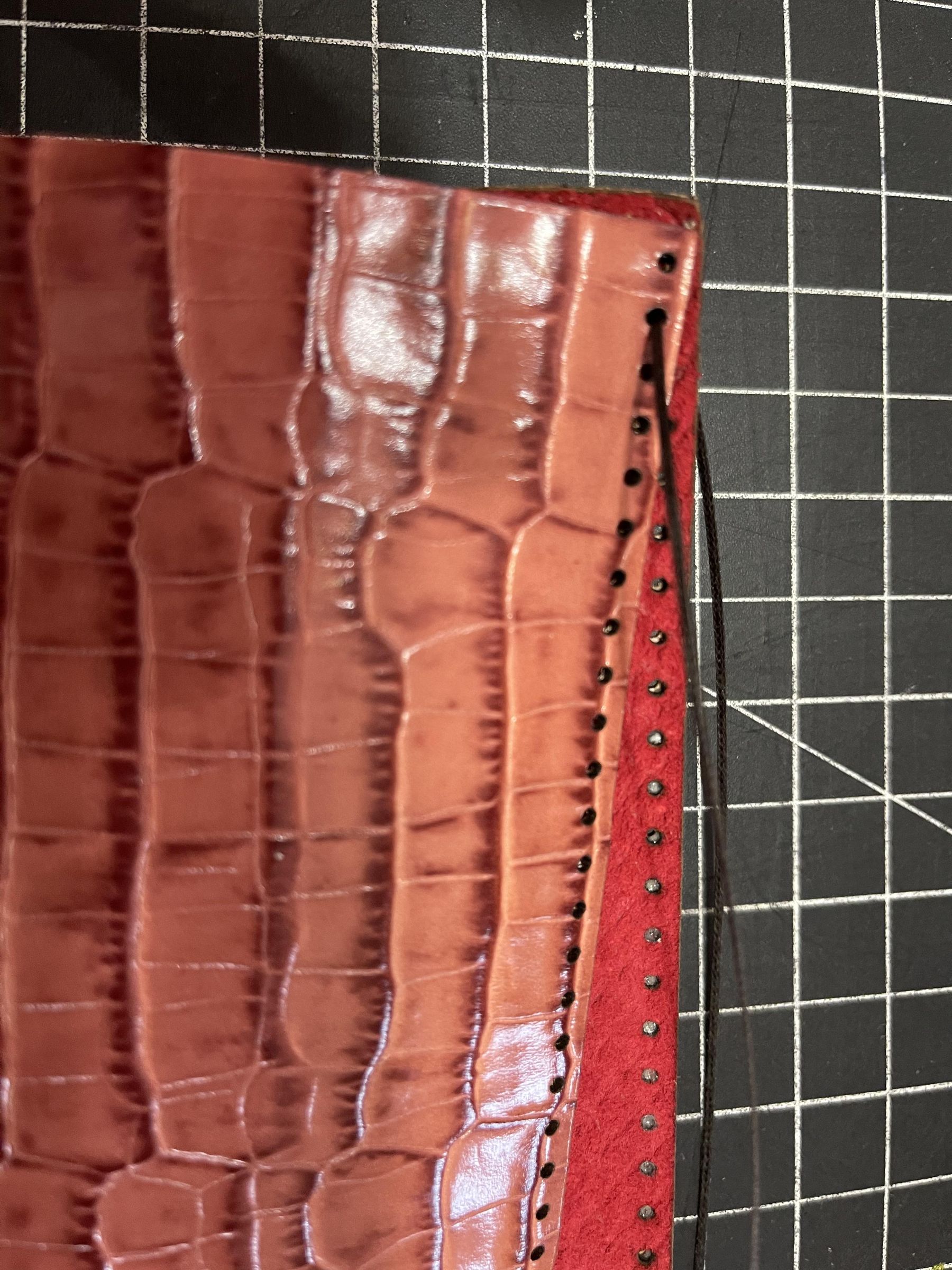 Gator Embossed Leather Purse : 8 Steps (with Pictures) - Instructables