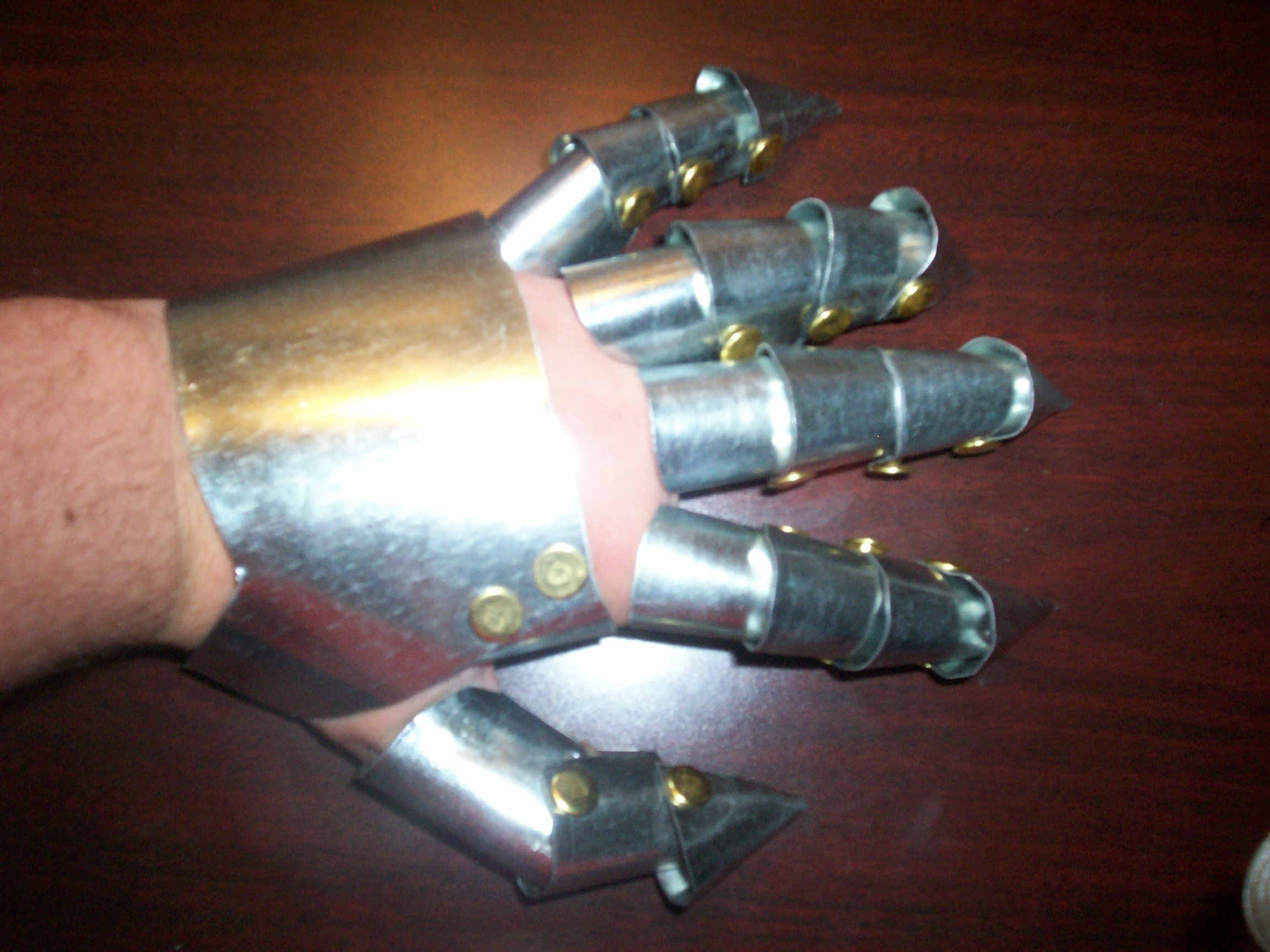 How to Make Vincent's Claw : 10 Steps (with Pictures) - Instructables