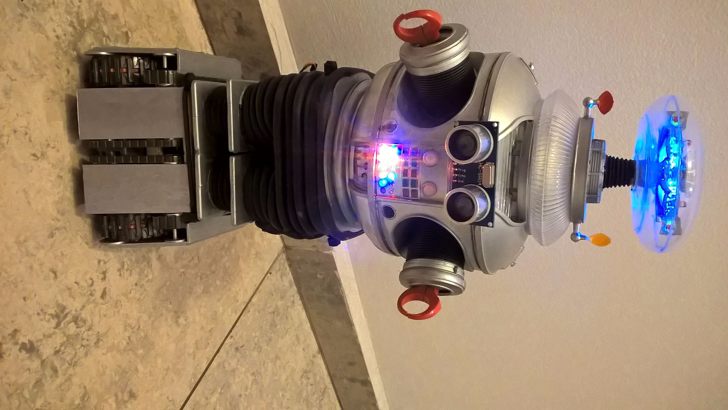 Robot B9 - " Lost in Space " Moebius : 6 Steps - Instructables