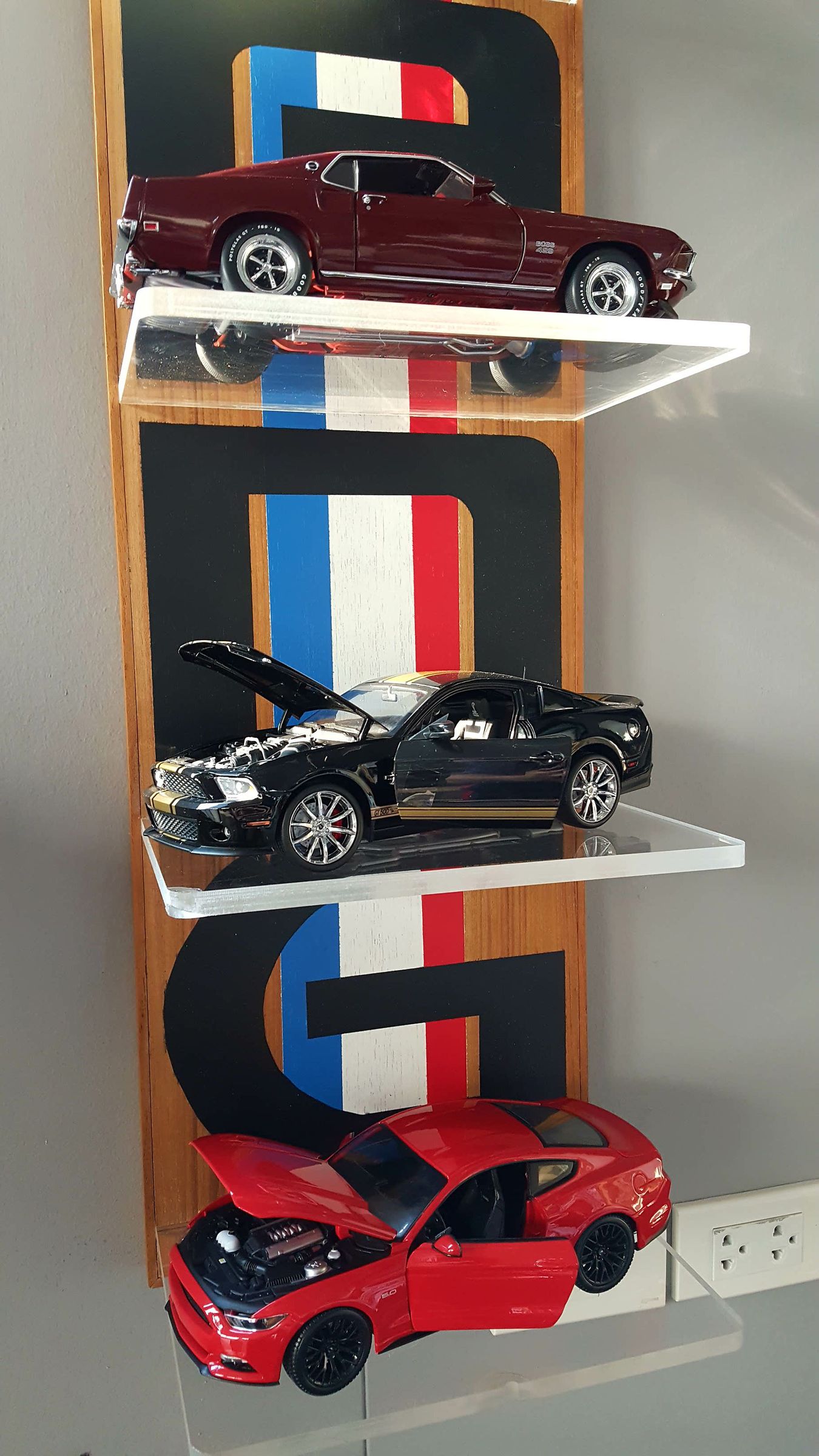 MUSTANGs Shelf : 3 Steps (with Pictures) - Instructables