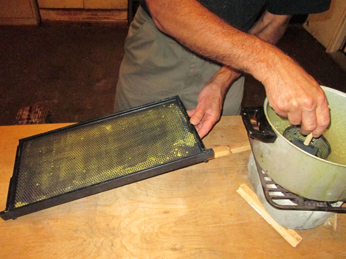 Applying Beeswax to Plastic Beehive Foundations : 4 Steps - Instructables