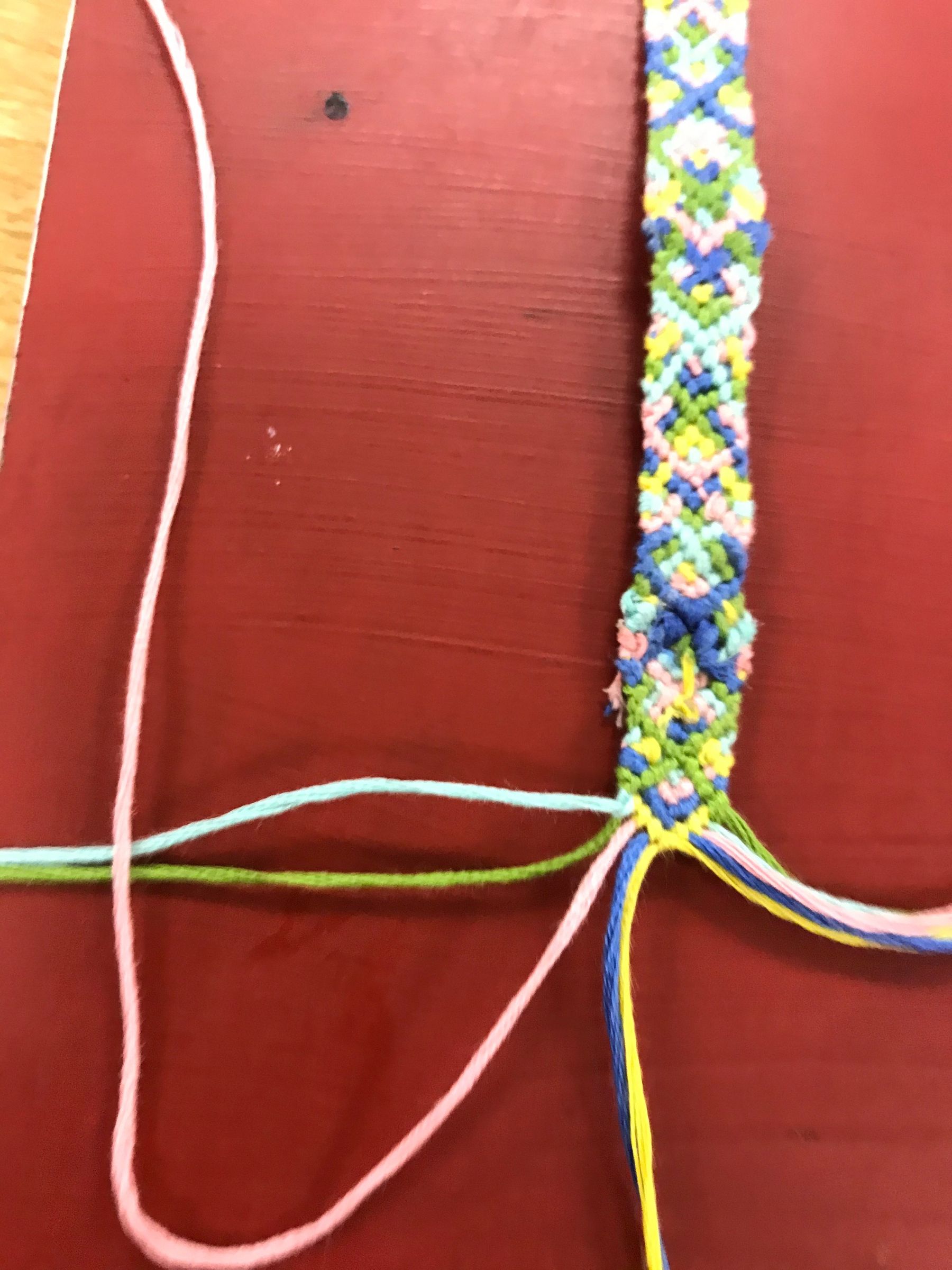 Friendship Bracelet With Teardrop Loop and Triangle Ending : 7 Steps - Instructables