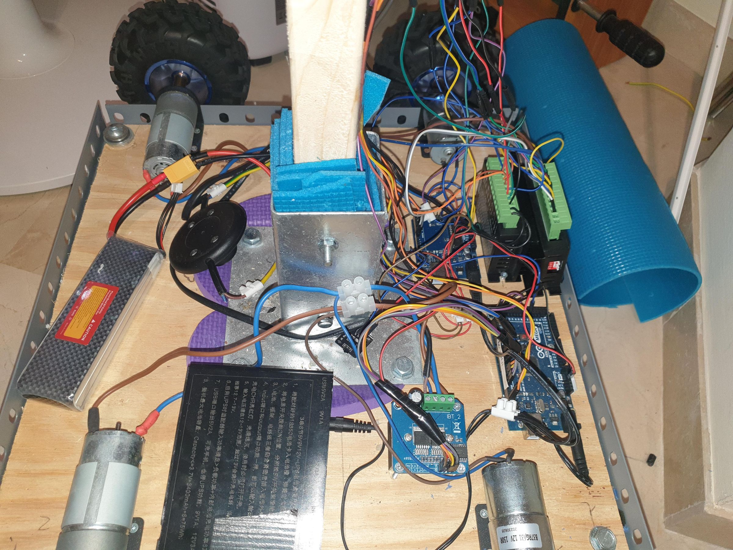 Sparring Arduino. Chases Opponent and Launch Circular Punches. - Instructables