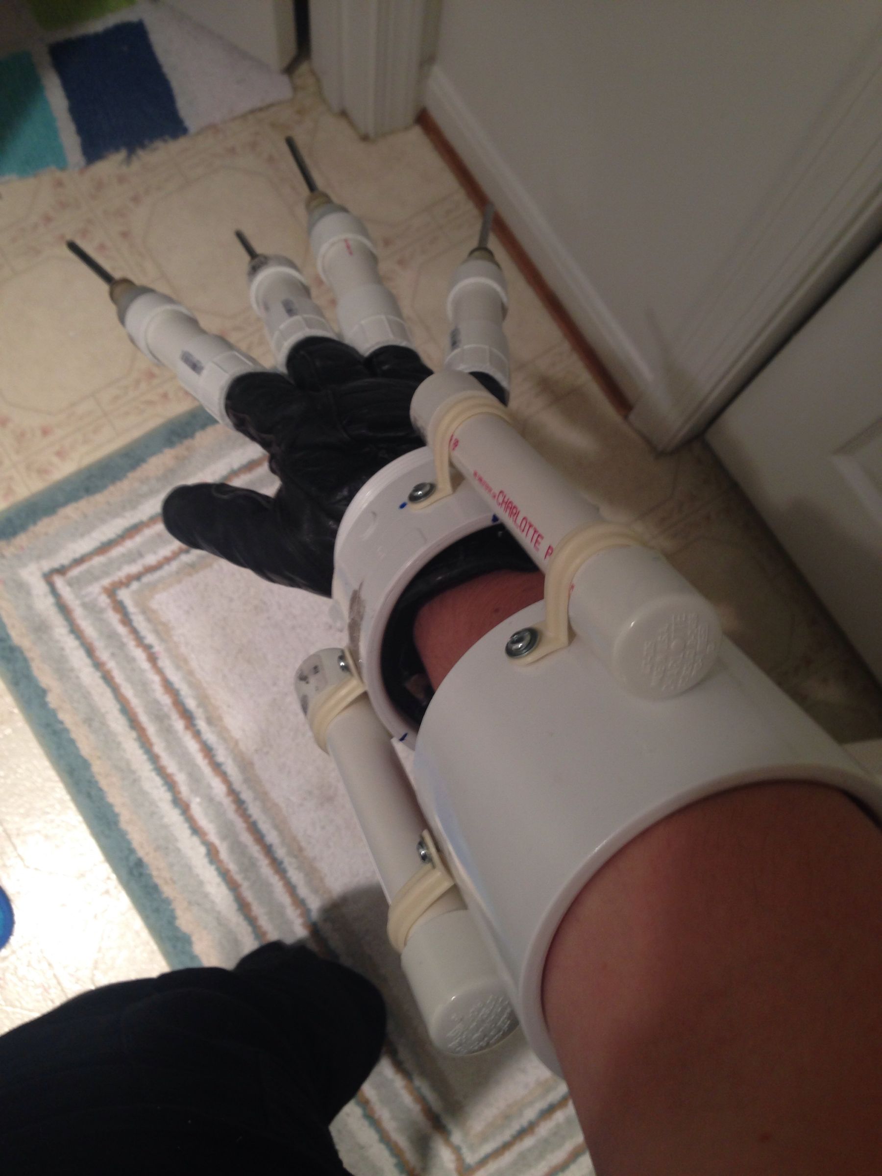 Batman Arkham Asylum Scarecrow Fear Glove Injector : 4 Steps ...