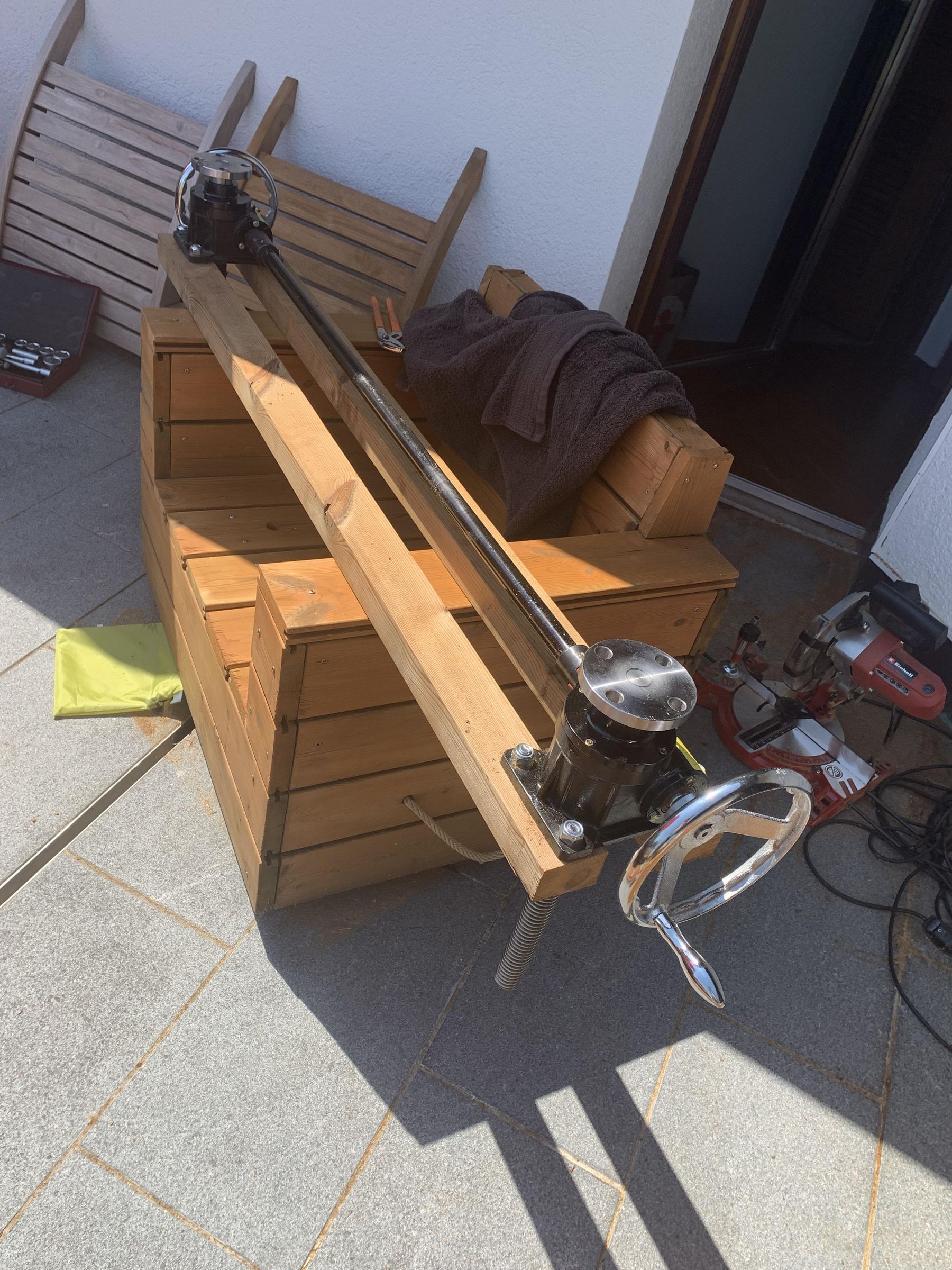 How to Make a DIY Crank Table for Garden or Indoor - Can Turn From ...