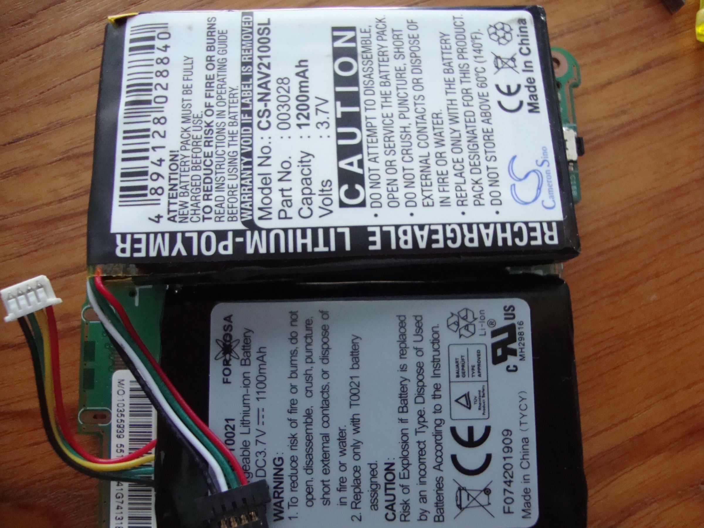 Navigon 2100 GPS Navigator Disassembly for Battery Replacement : 6 ...