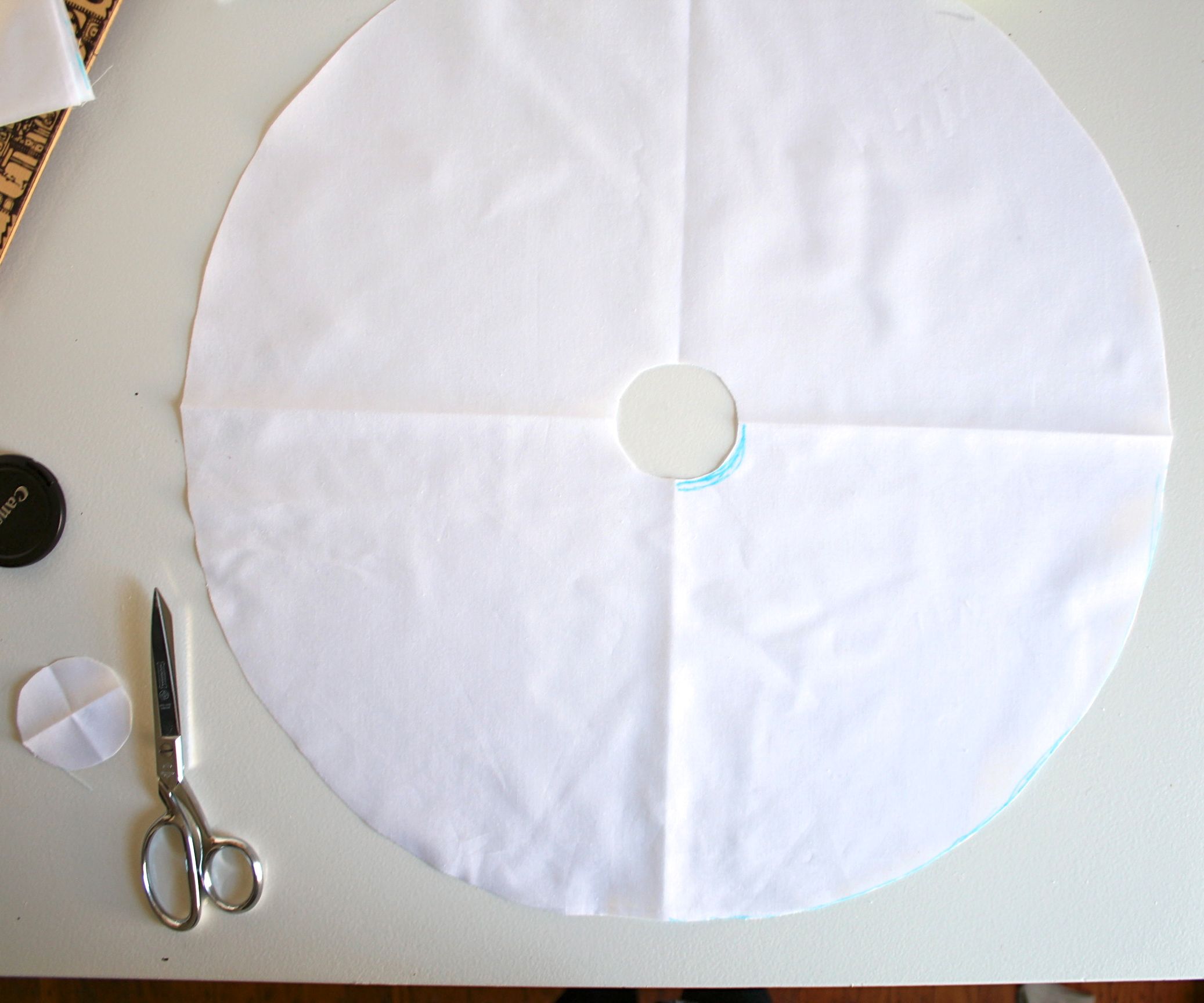 How to Make a Tree Skirt : 8 Steps (with Pictures) - Instructables
