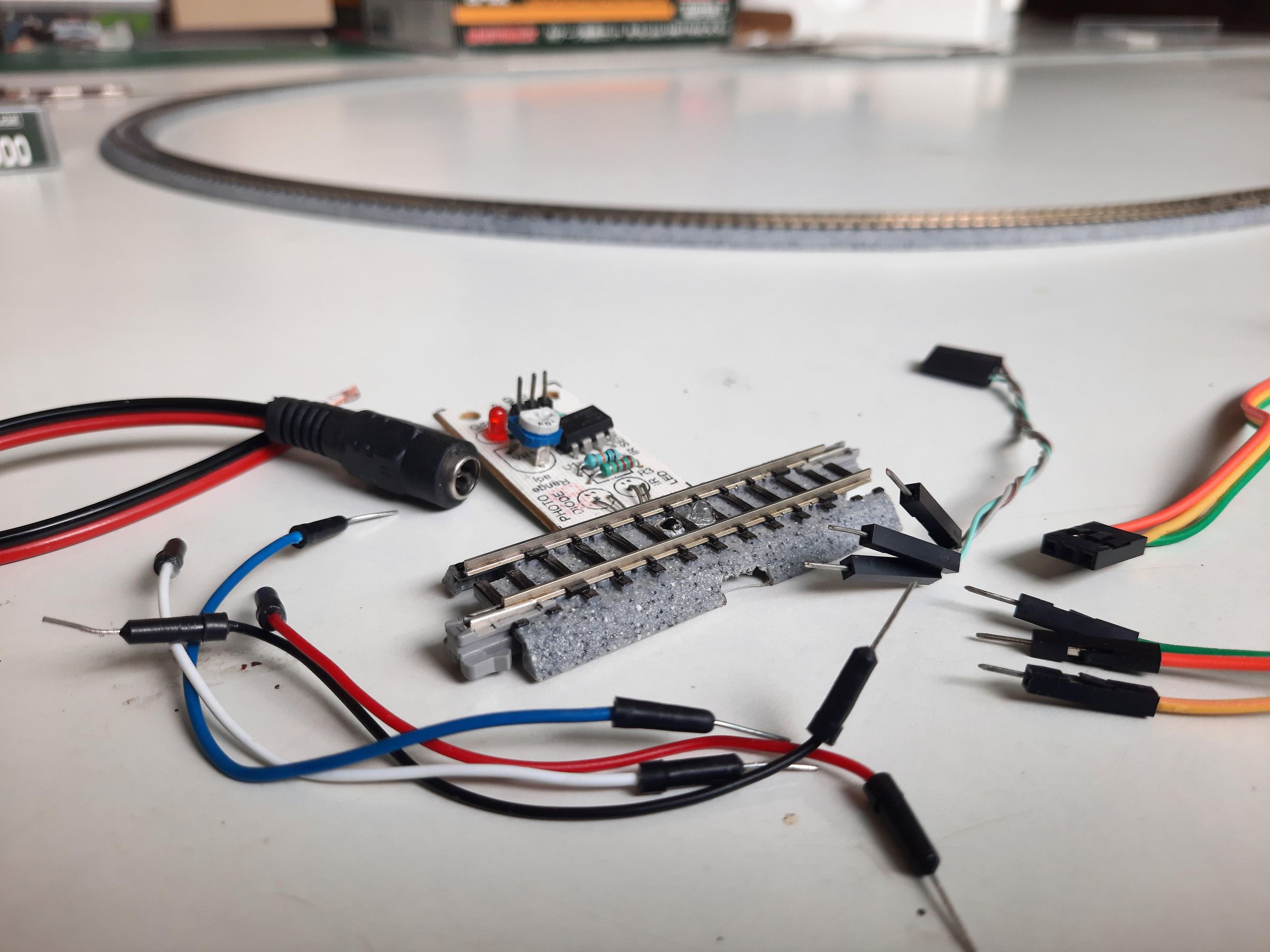 Raspberry Pi Pico Controlled Simple Automated Model Railroad | Model ...