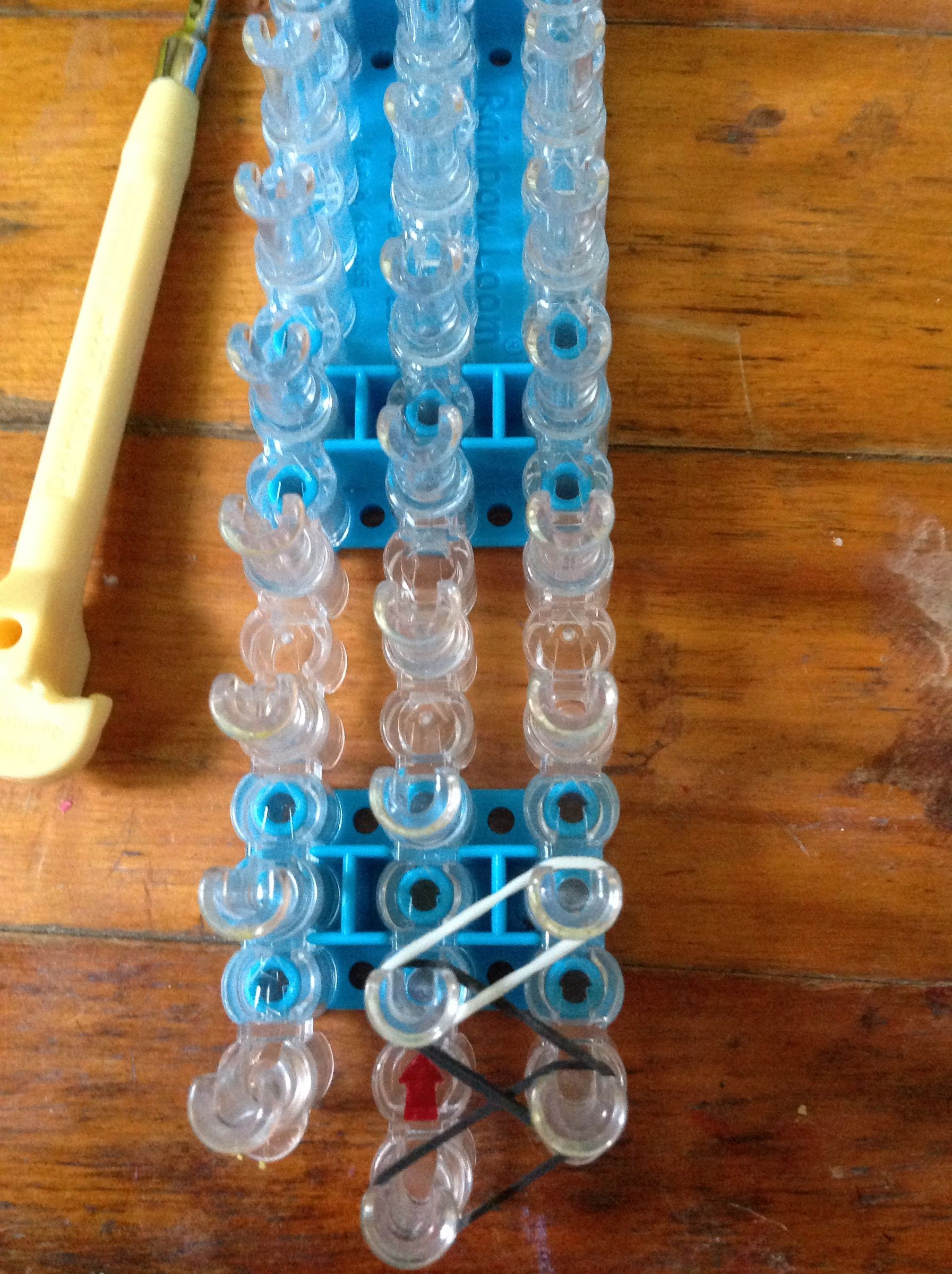 Rainbow Loom: Single Chain Bracelet : 5 Steps - Instructables