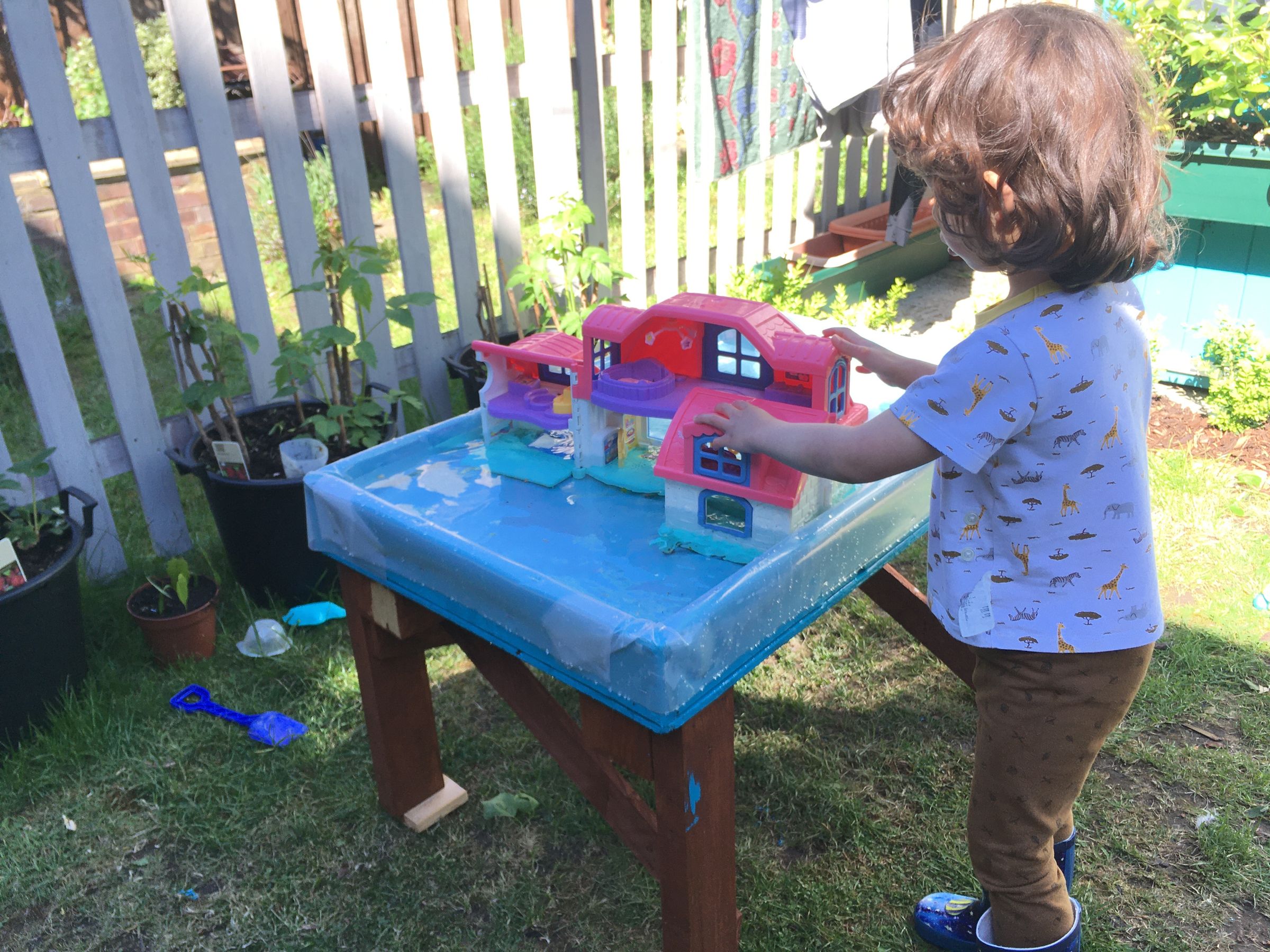 Quick & Cheap Outdoor Water Tray for Kids : 16 Steps (with Pictures ...