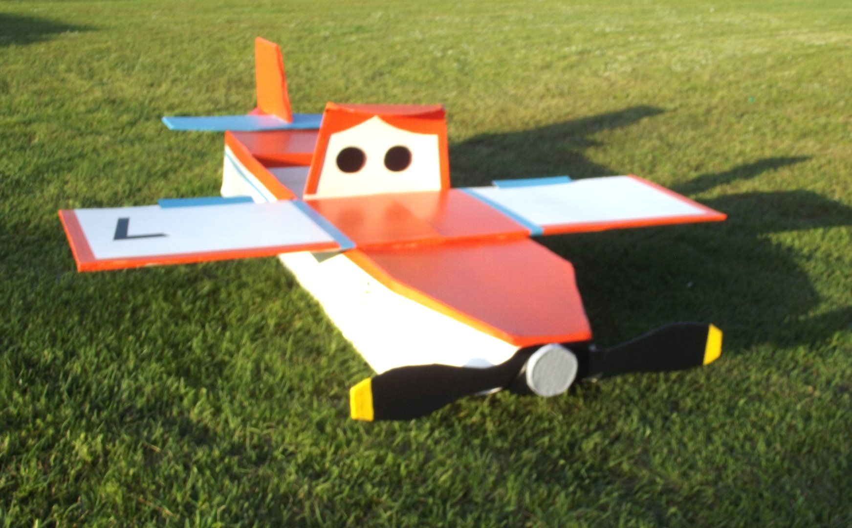 Make a Cardboard Boat : 7 Steps (with Pictures) - Instructables