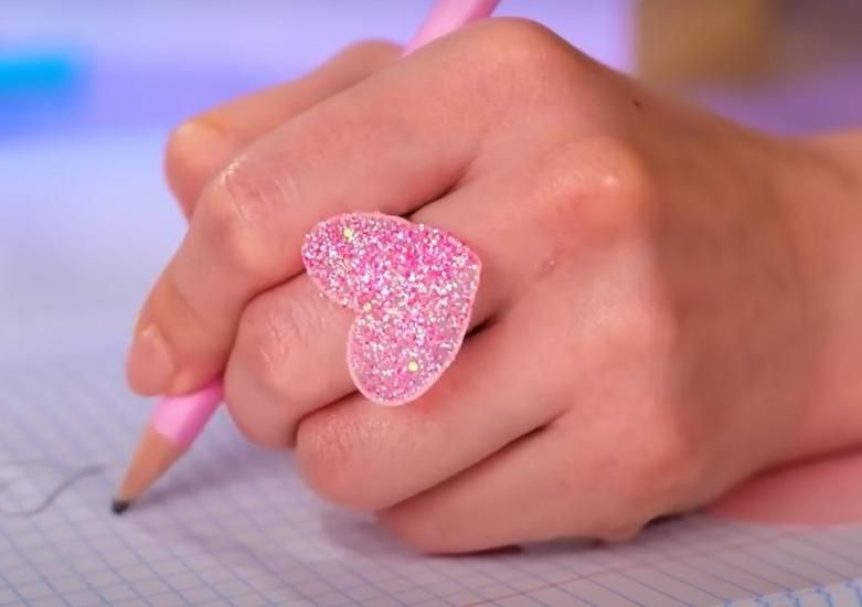 DIY Glitter Ring With a Hot Glue Gun : 5 Steps (with Pictures ...