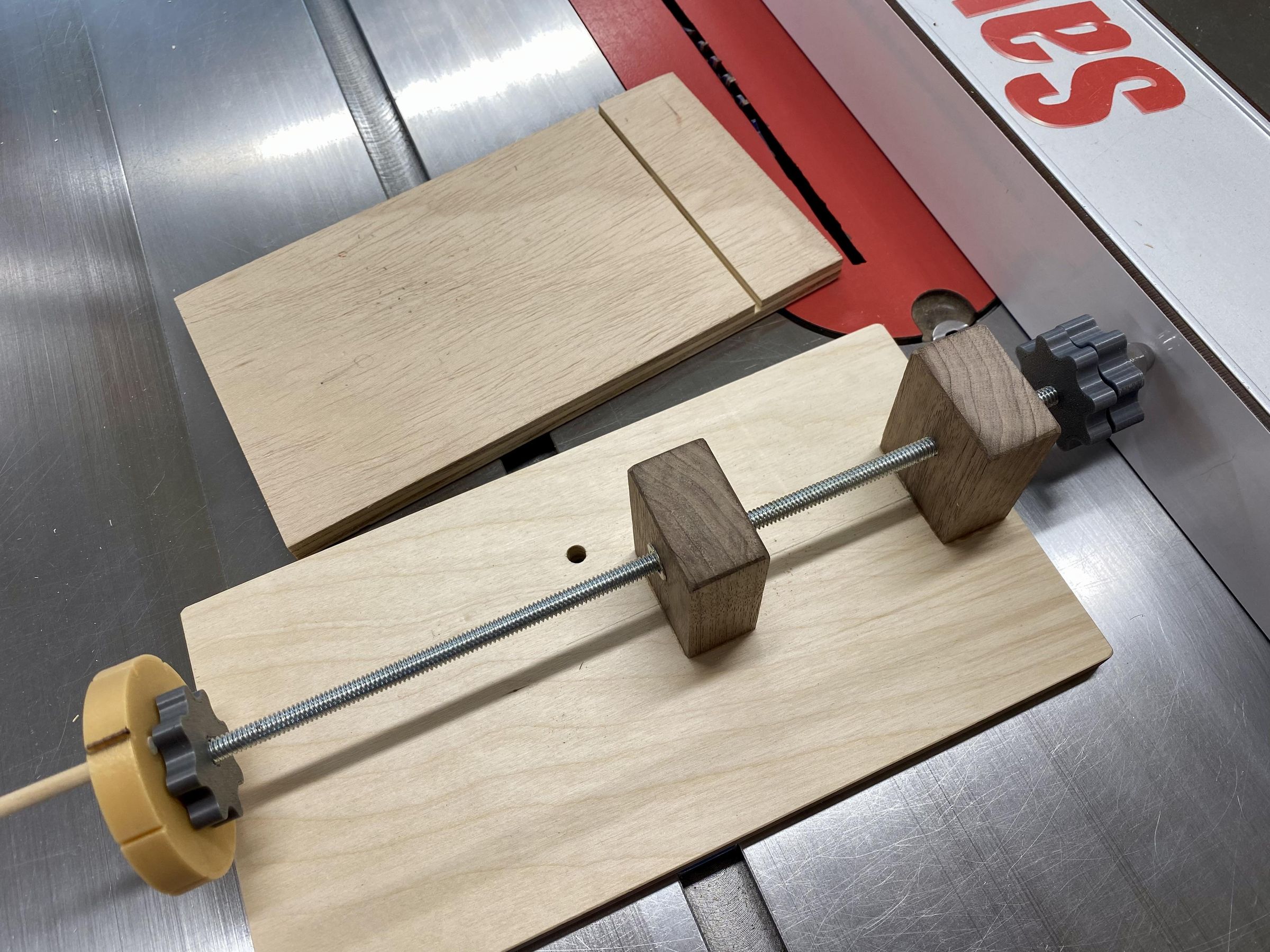 Thin-Strip Cutting Jig With Micro Adjustment : 4 Steps (with Pictures ...
