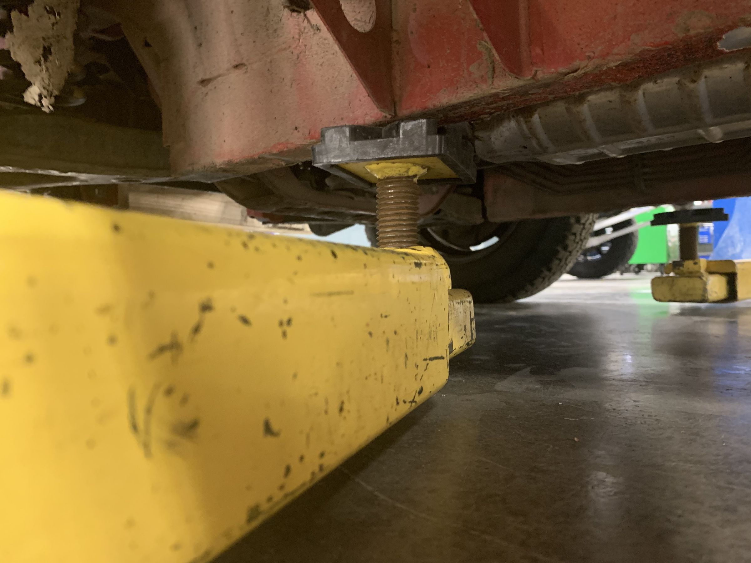 How to Use an Automotive Hoist : 5 Steps - Instructables