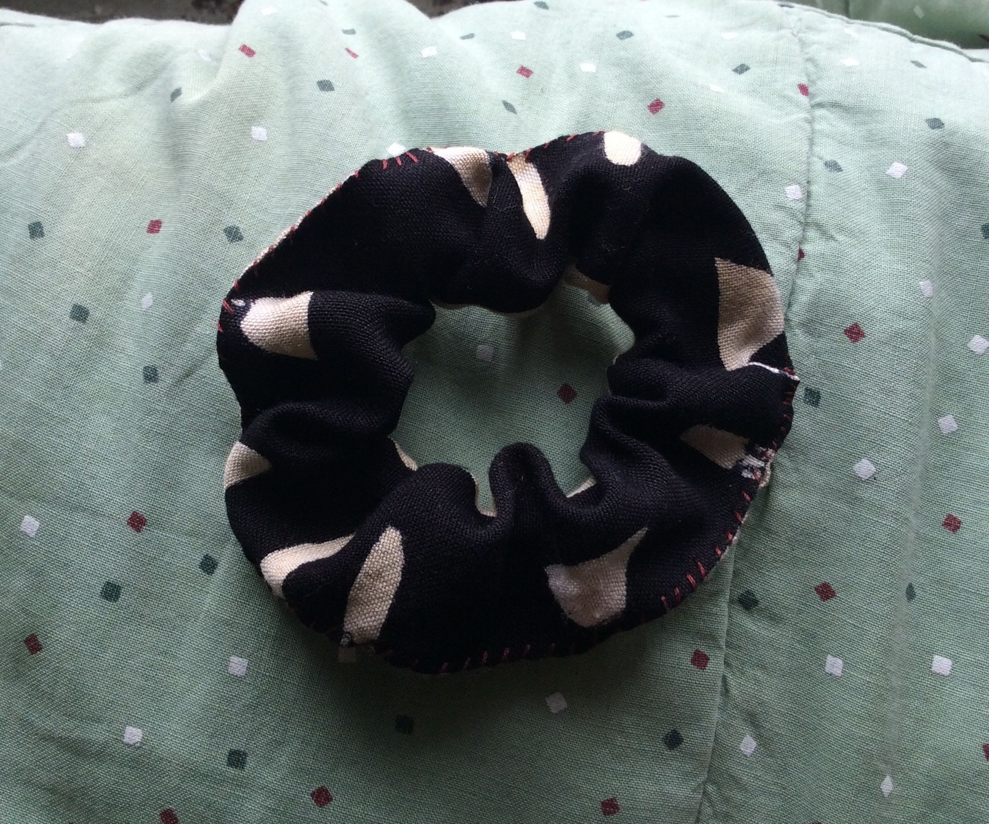 Super Easy DIY Scrunchie!! : 5 Steps (with Pictures) - Instructables