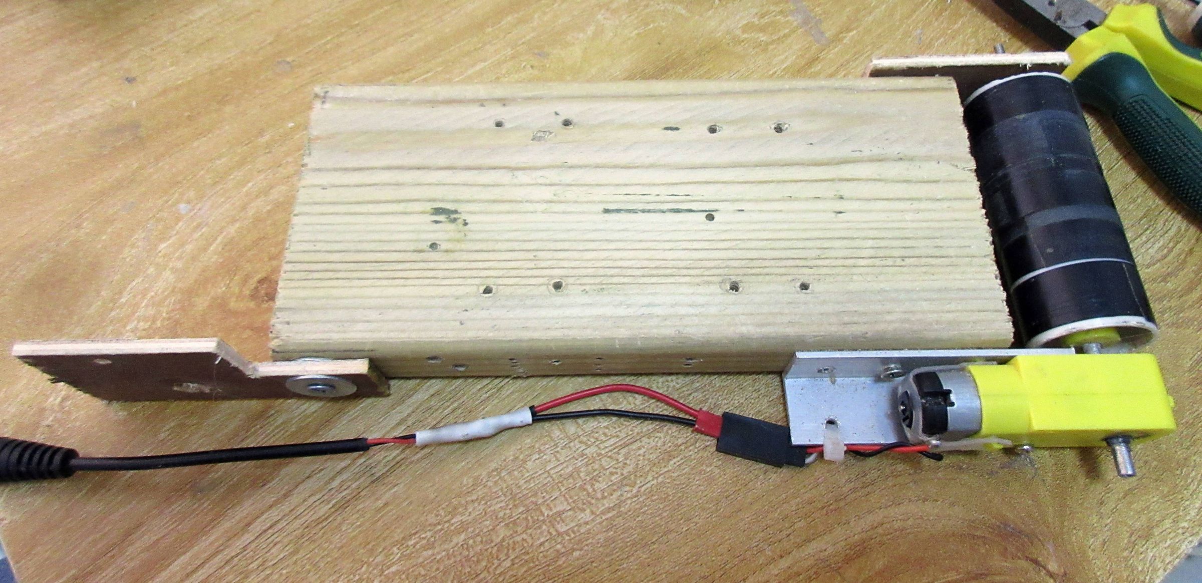 Build Mini Conveyor Belt As Slinky Machine : 7 Steps (with Pictures ...
