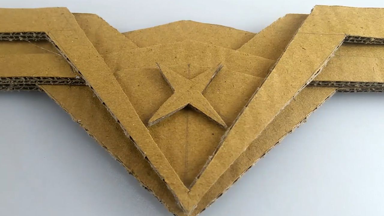 DIY Wonder Woman's TIARA Costume : 17 Steps (with Pictures) - Instructables