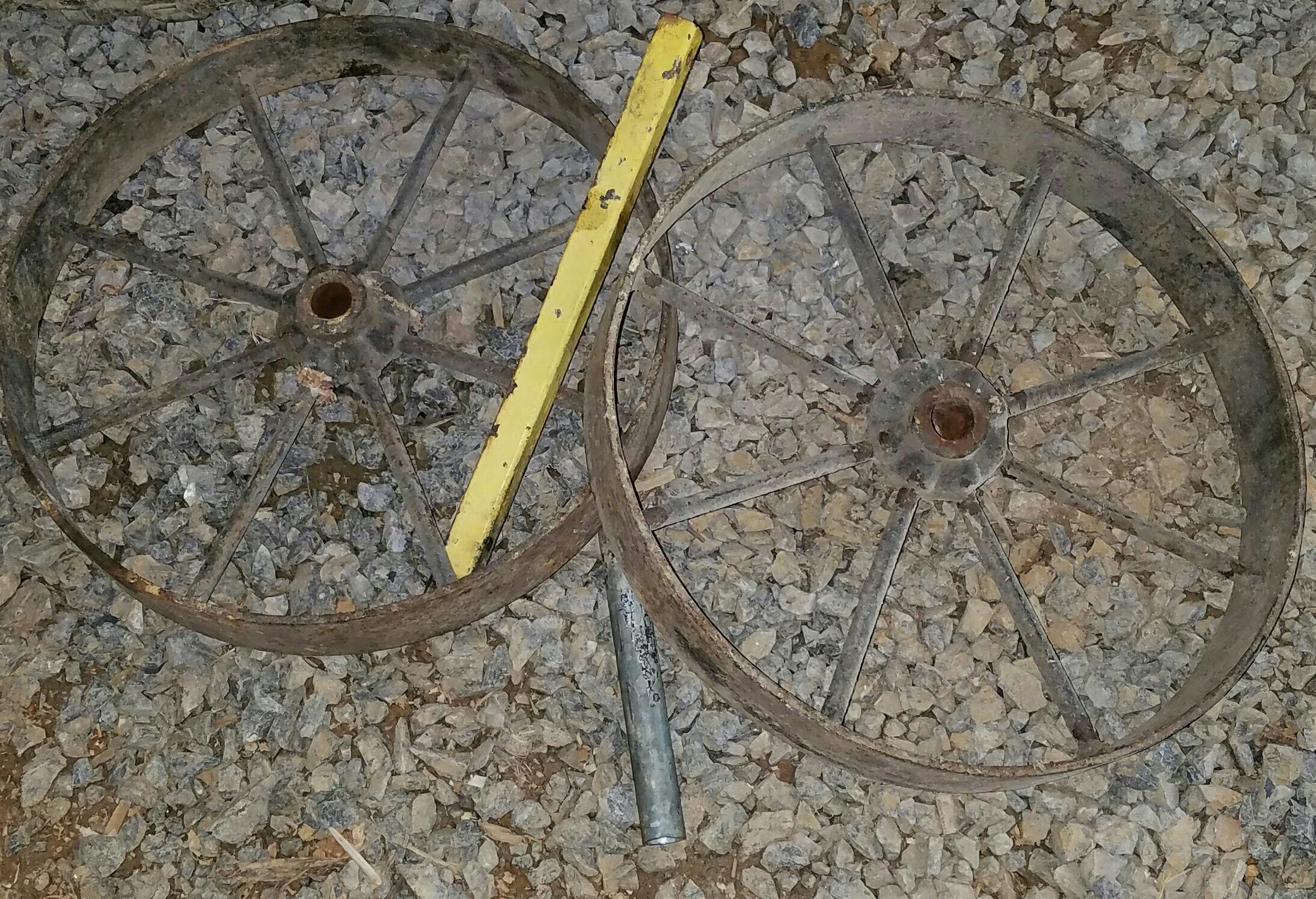 Repurpose Old Wheels Into an Awesome Spinning Table! : 15 Steps (with ...