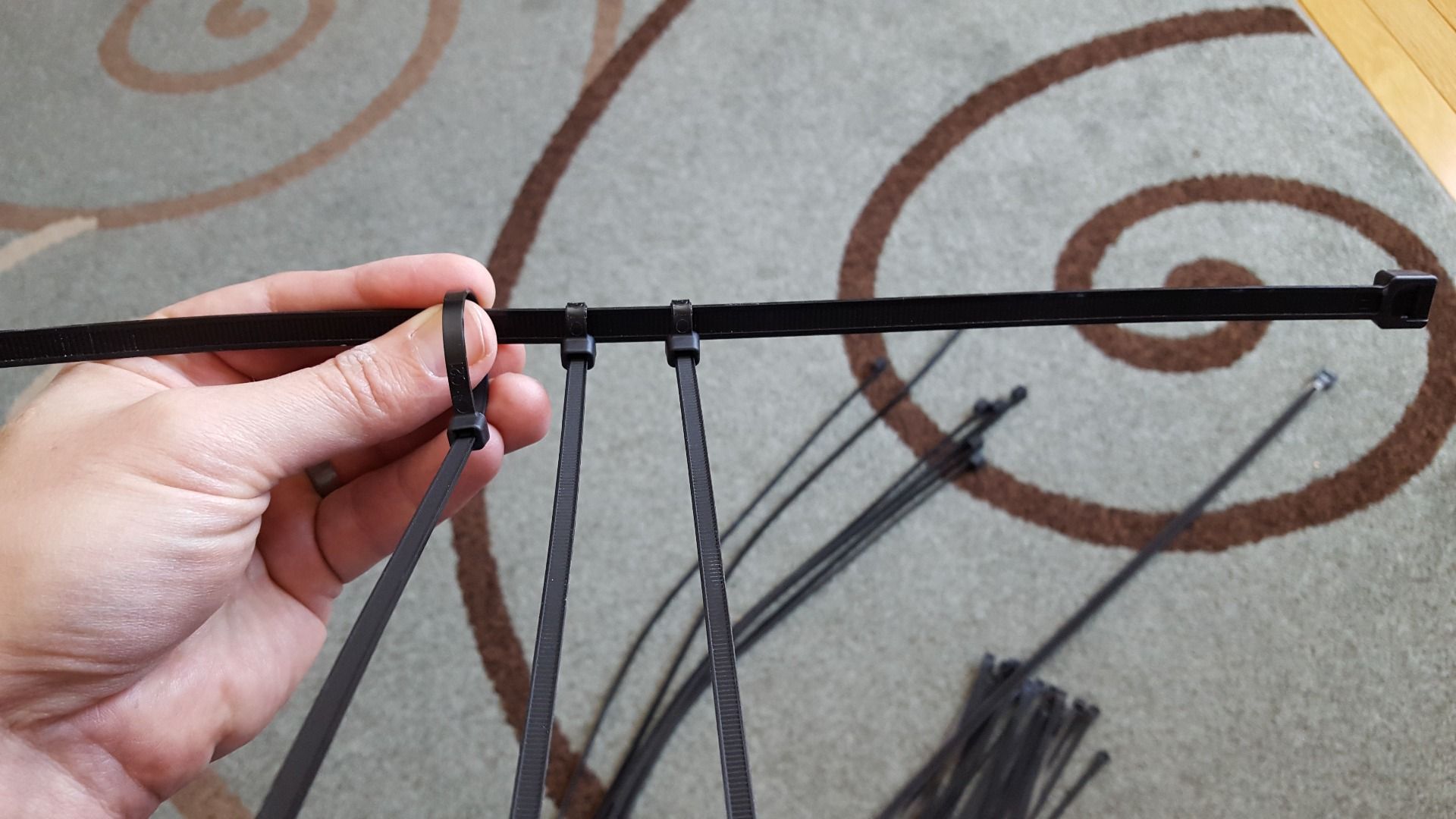 How to Make Emergency Zip Tie Snow Chains : 4 Steps (with Pictures ...