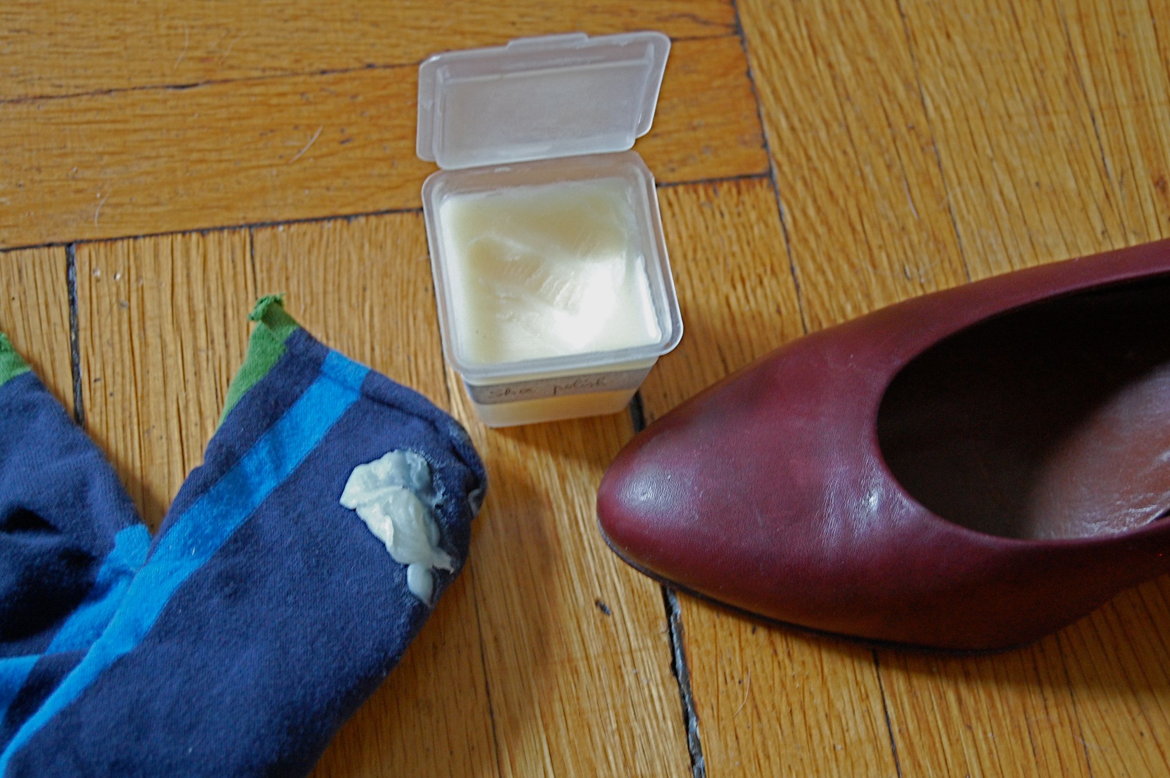 Shine Your Shoes With Bananas or Crayon Shoe Polish -- UPDATED : 3 ...
