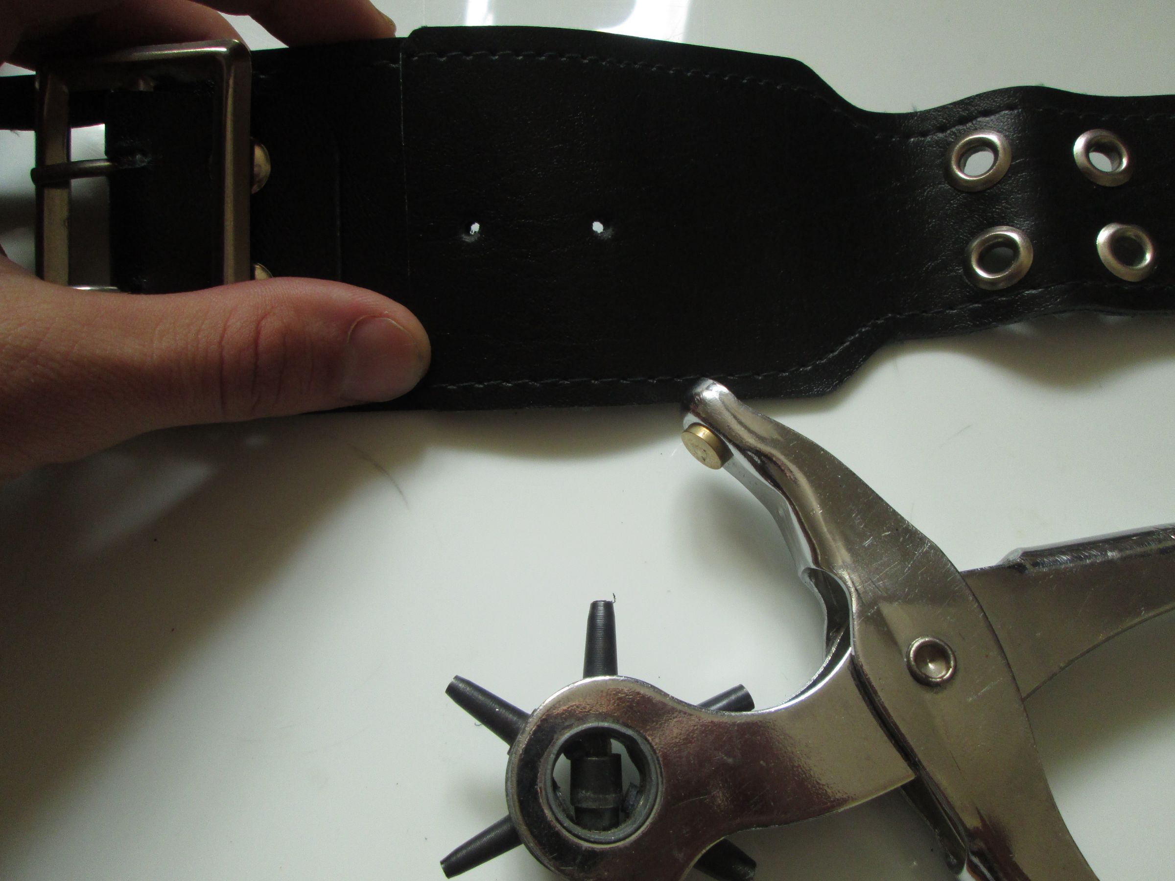 Make Handcuffs From a Suitcase : 5 Steps (with Pictures) - Instructables