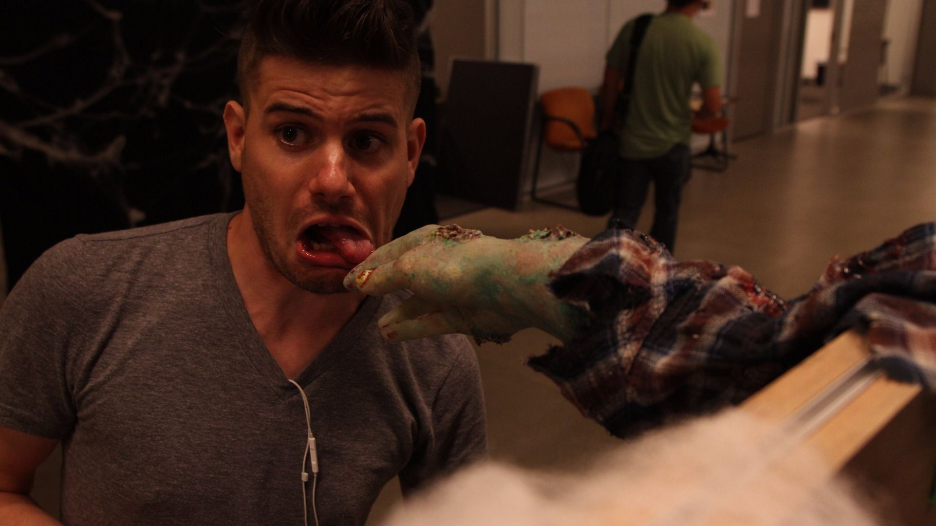 Zombie Selfie : 3 Steps - Instructables