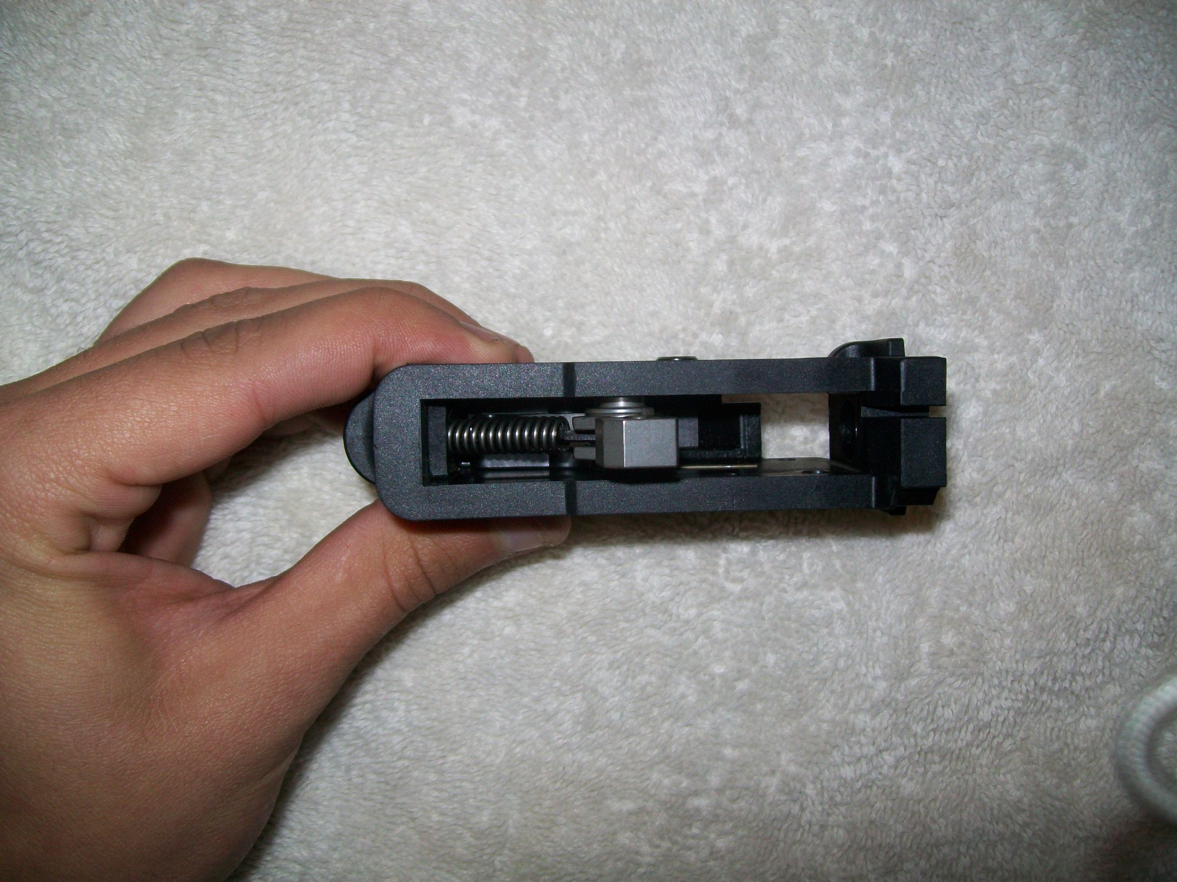 How to Dis/Reassemble the Ruger 10/22 Trigger Assembly : 8 Steps ...